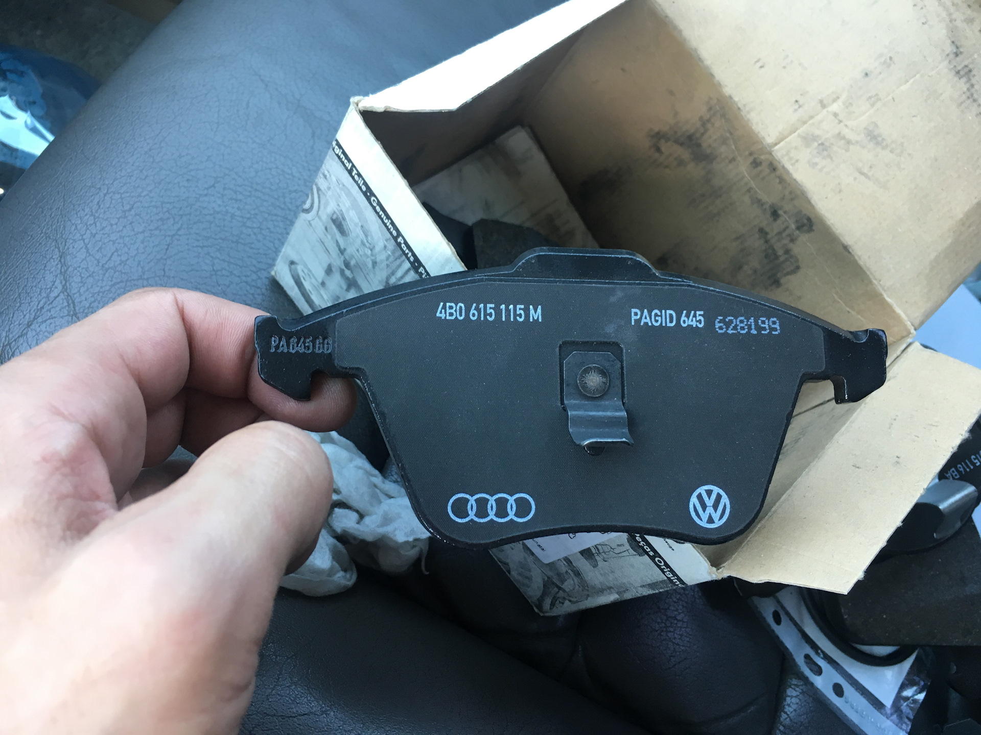 Замена передних тормозных колодок — Audi Allroad (C5), 2,7 л, 2003 года ...