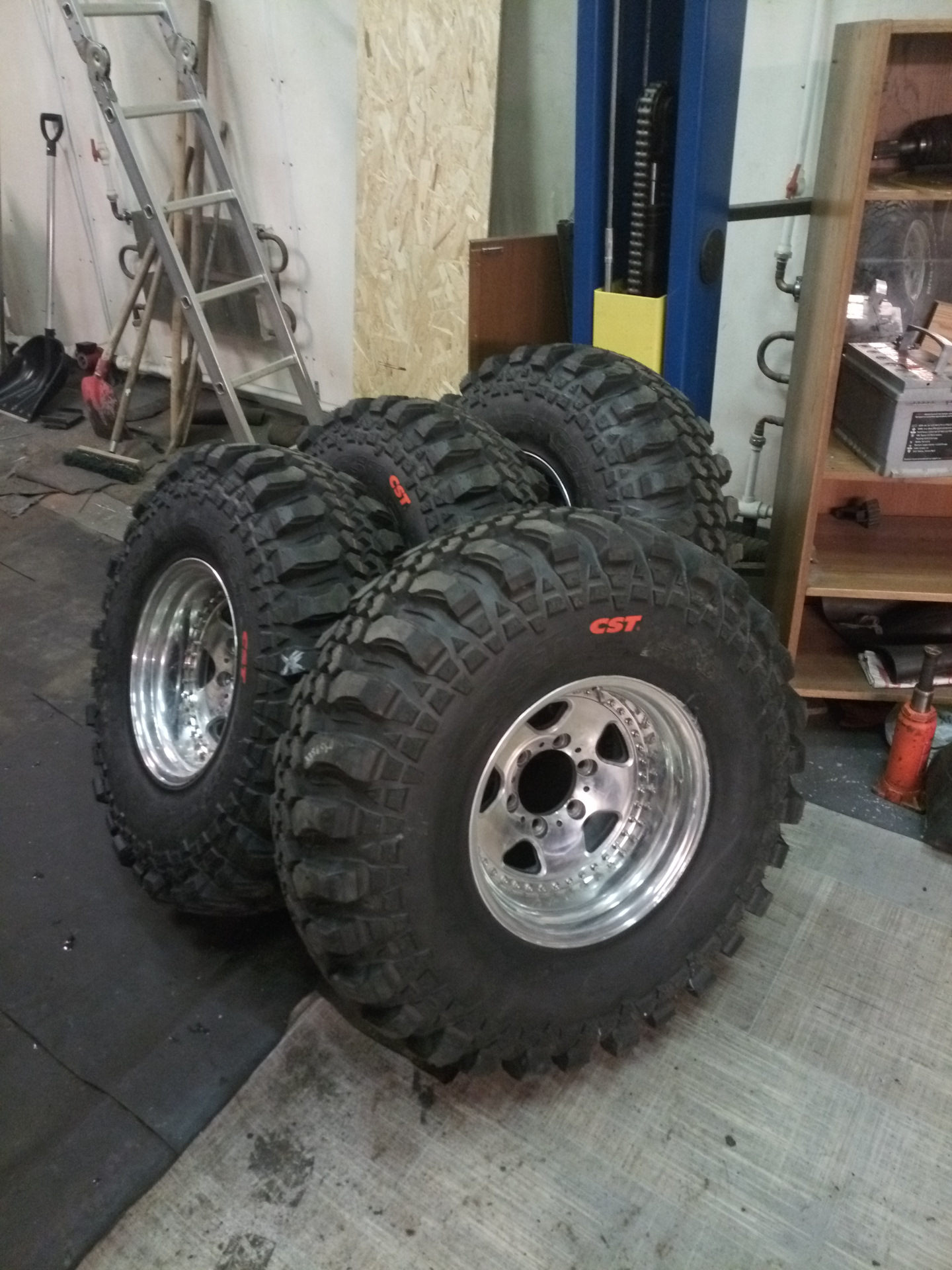 CST CL18 35x10,5x16 Landdragon/Подарки к новому году/зубастые ...