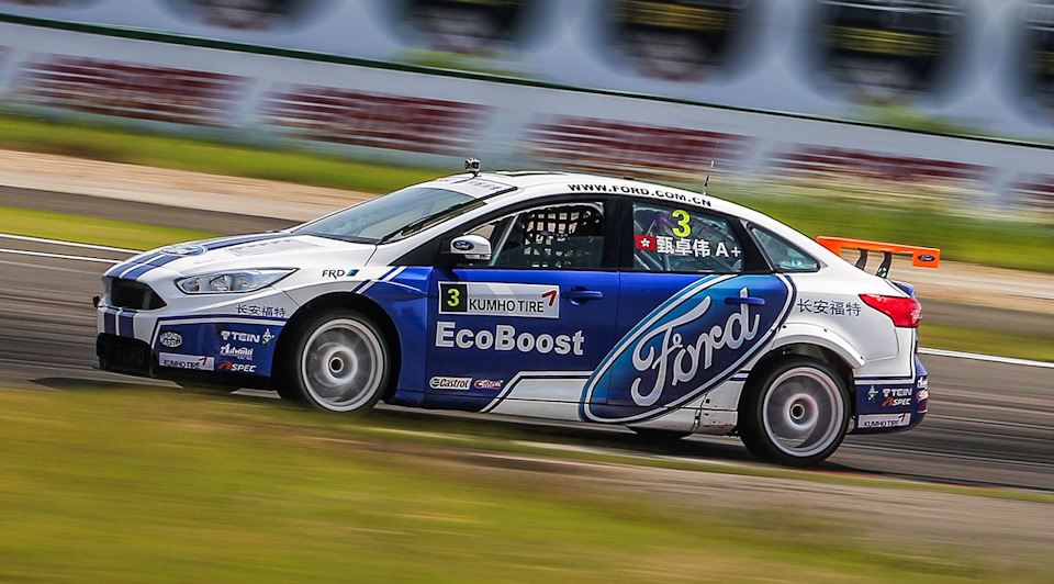 Новый облик в стиле WTCC! — Ford Focus Sedan III, 1,6 л, 2013 года ...