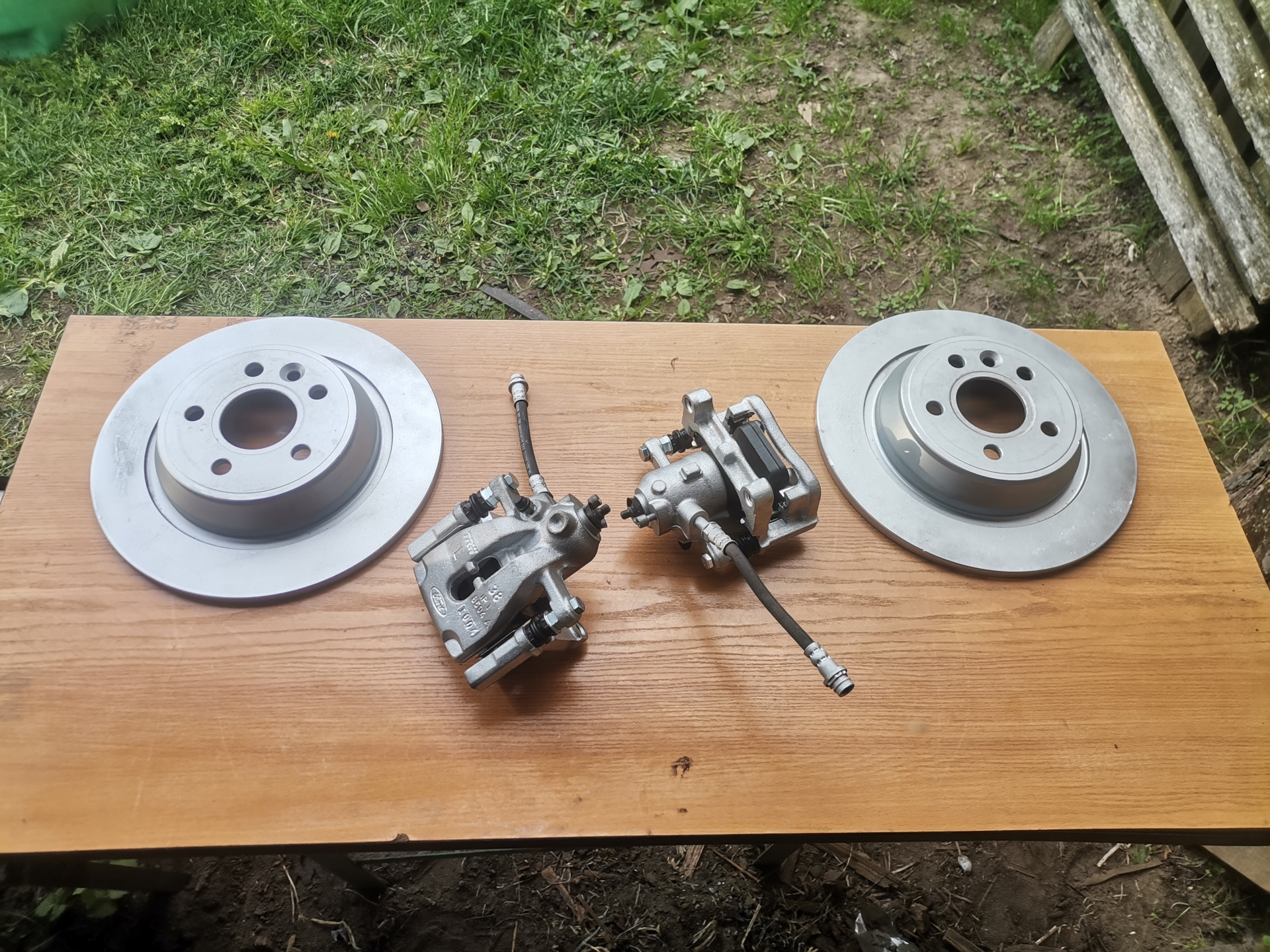 Замена заднего правого суппорта форд мондэо 4 — Ford Mondeo IV, 1,6 л ...