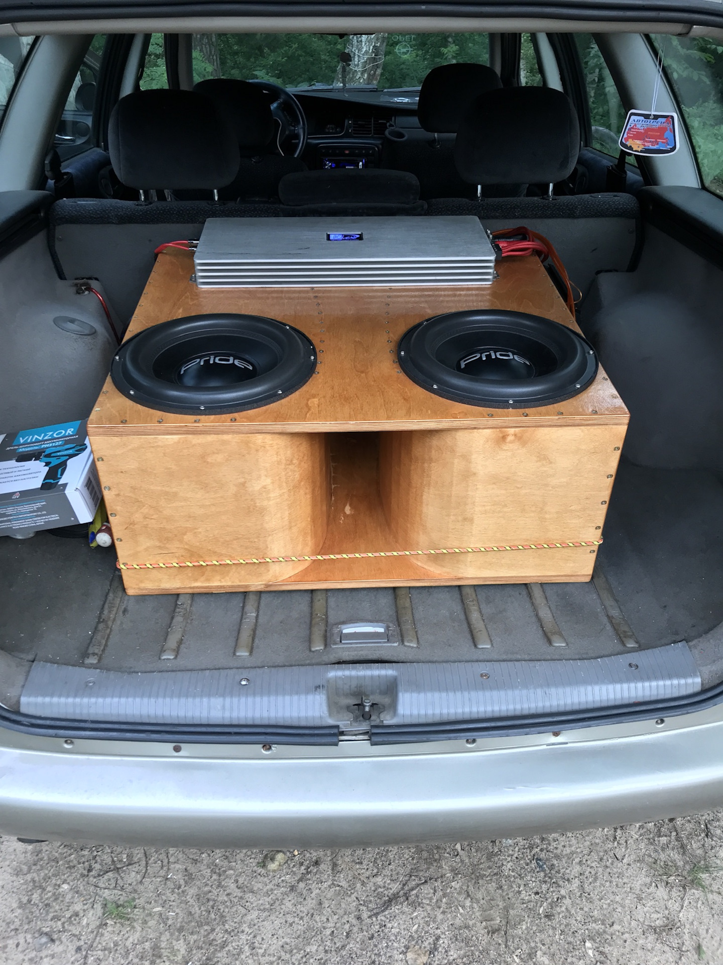 Стелс короб под 10 дюймов в левую нишу — Volkswagen Golf Mk4, 1,9 л, 2001 года | автозвук | DRIVE2