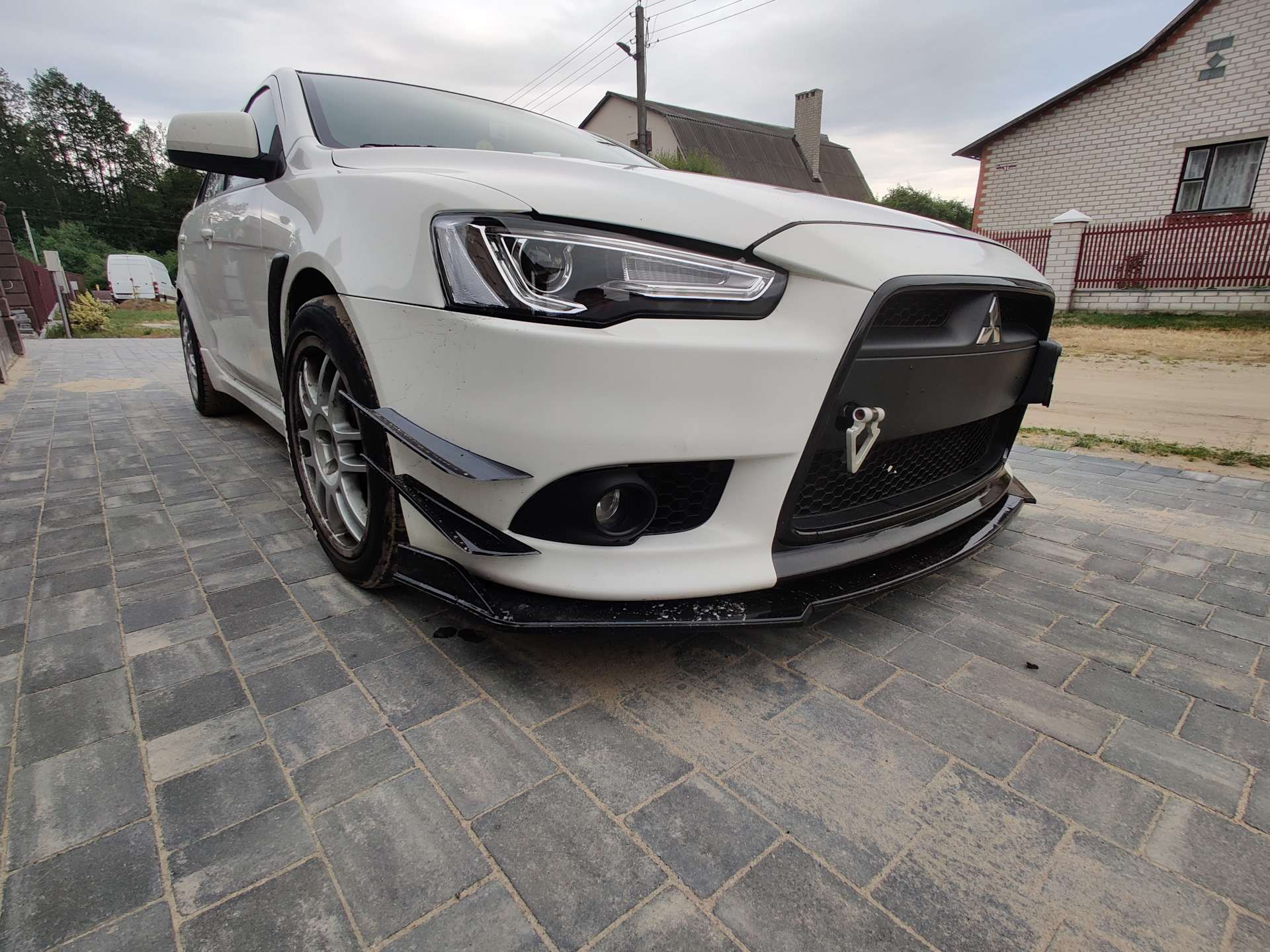 Передний сплиттер — Mitsubishi Lancer X, 1,6 л, 2011 года | стайлинг ...