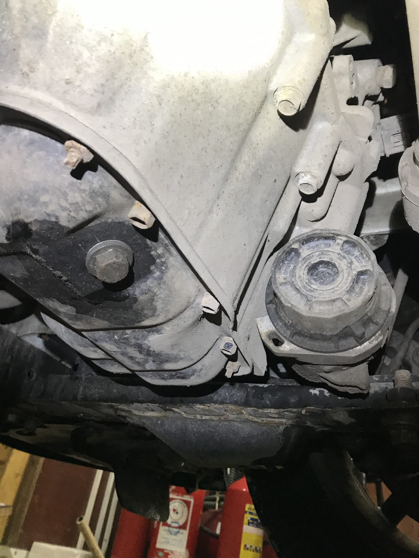 Крышка корпуса масляного фильтра — Toyota Avensis III, 1,8 л, 2012 года ...