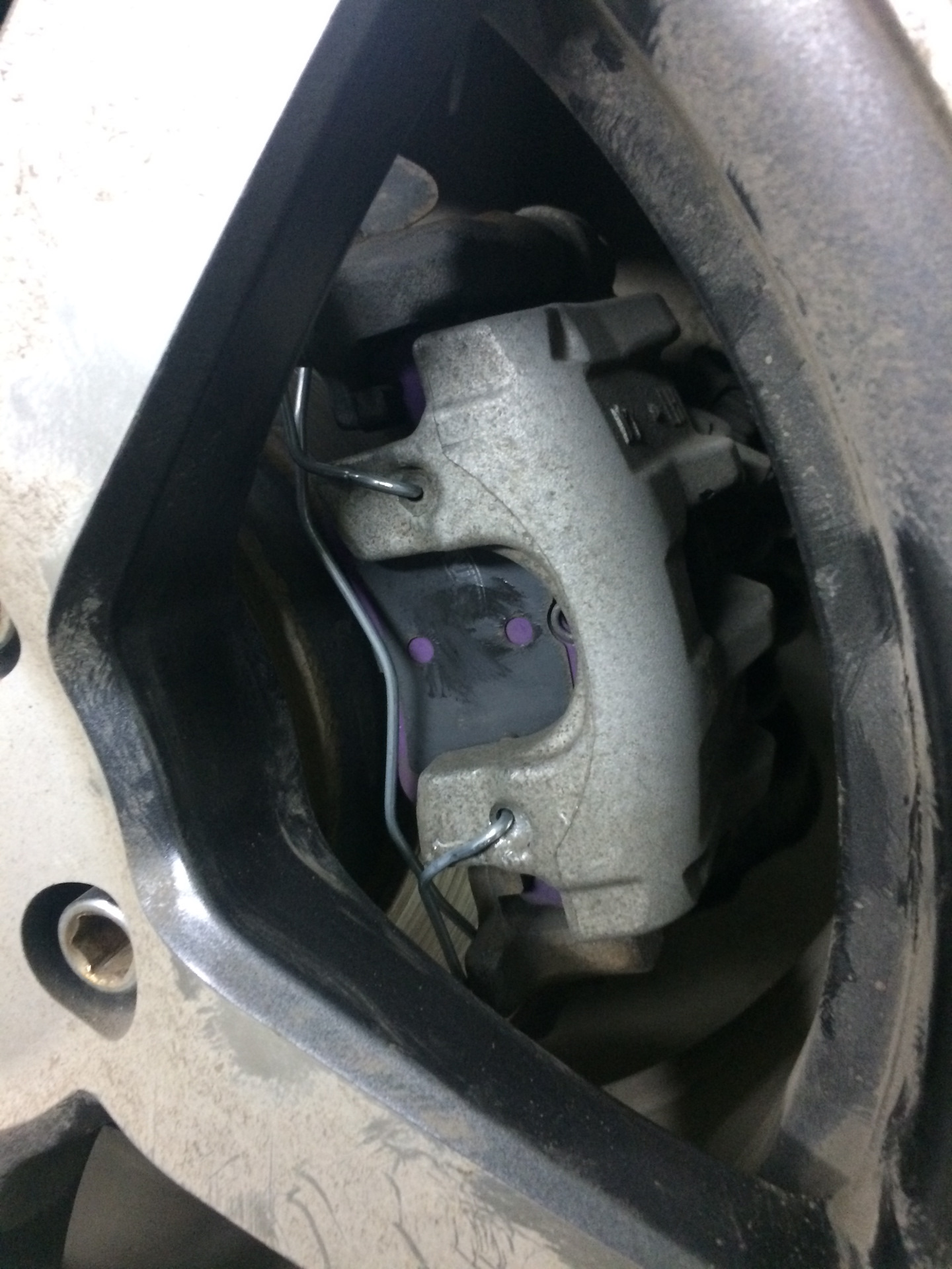 Задние колодки — Mazda 3 (1G) BK, 2 л, 2007 года | своими руками | DRIVE2