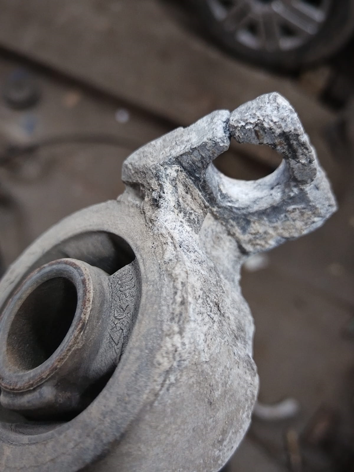 Сайлентблоки задней подвески — Volvo XC90 (1G), 2,4 л, 2008 года ...