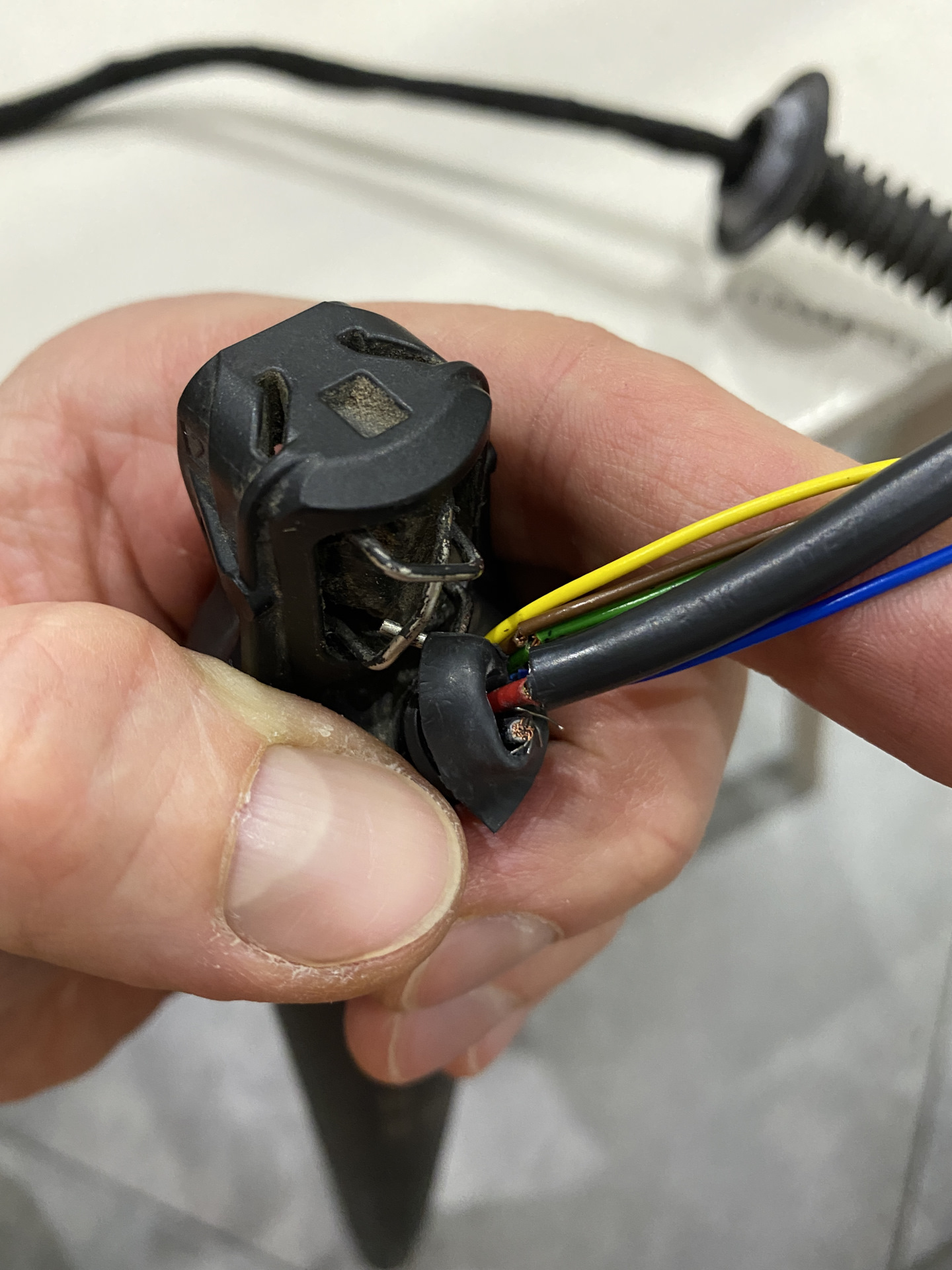 Проводка электропривода багажника слева, ч.1 — Volvo XC90 (2G), 2 л ...