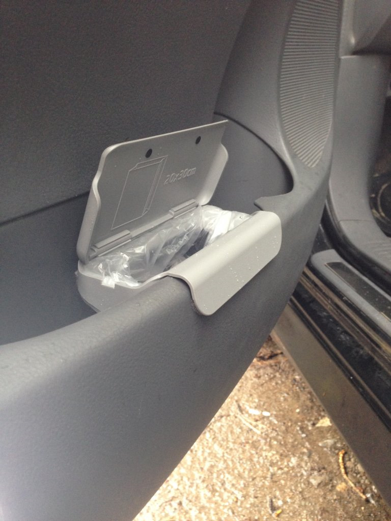 Мусорное ведёрко 5JA 061 107 W C4 — Volkswagen Tiguan (2G), 2 л, 2017 ...