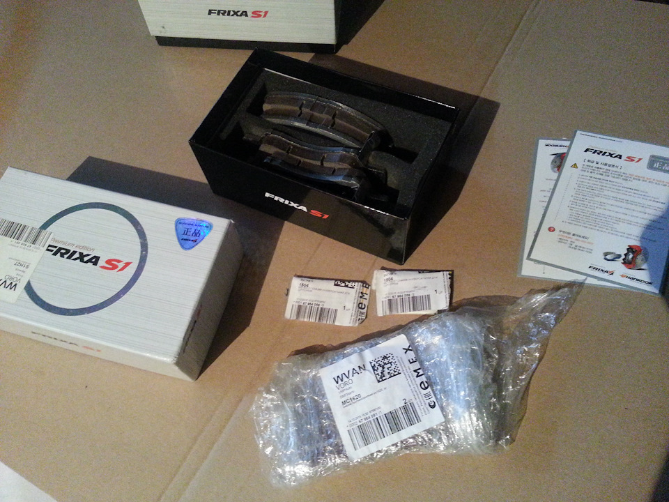 Замена колодок на 20000км (живучие блин, но все 8 шт осталось по 2 мм ...