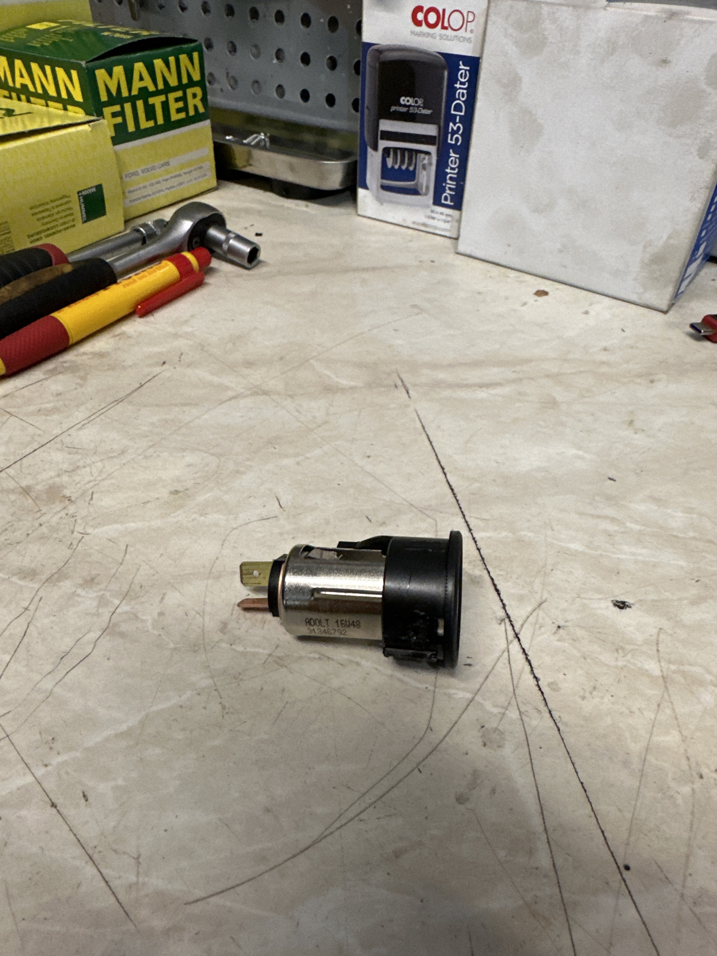 Установил USB- C второй ряд. 32231928. — Volvo XC90 (2G), 2 л, 2017 ...