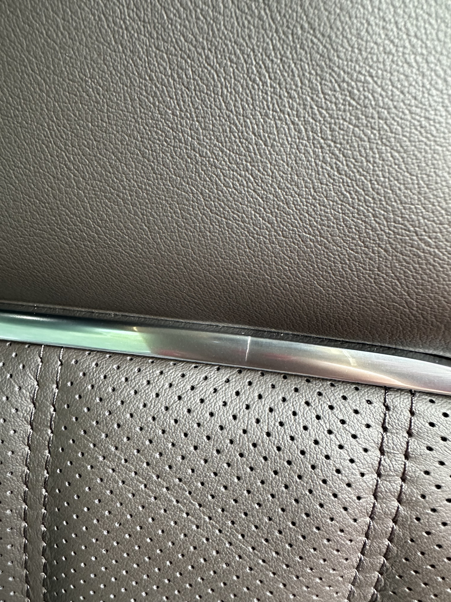 Фиксатор обивки спинки сиденья. — Mazda 6 (3G) GJ, 2,5 л, 2021 года ...