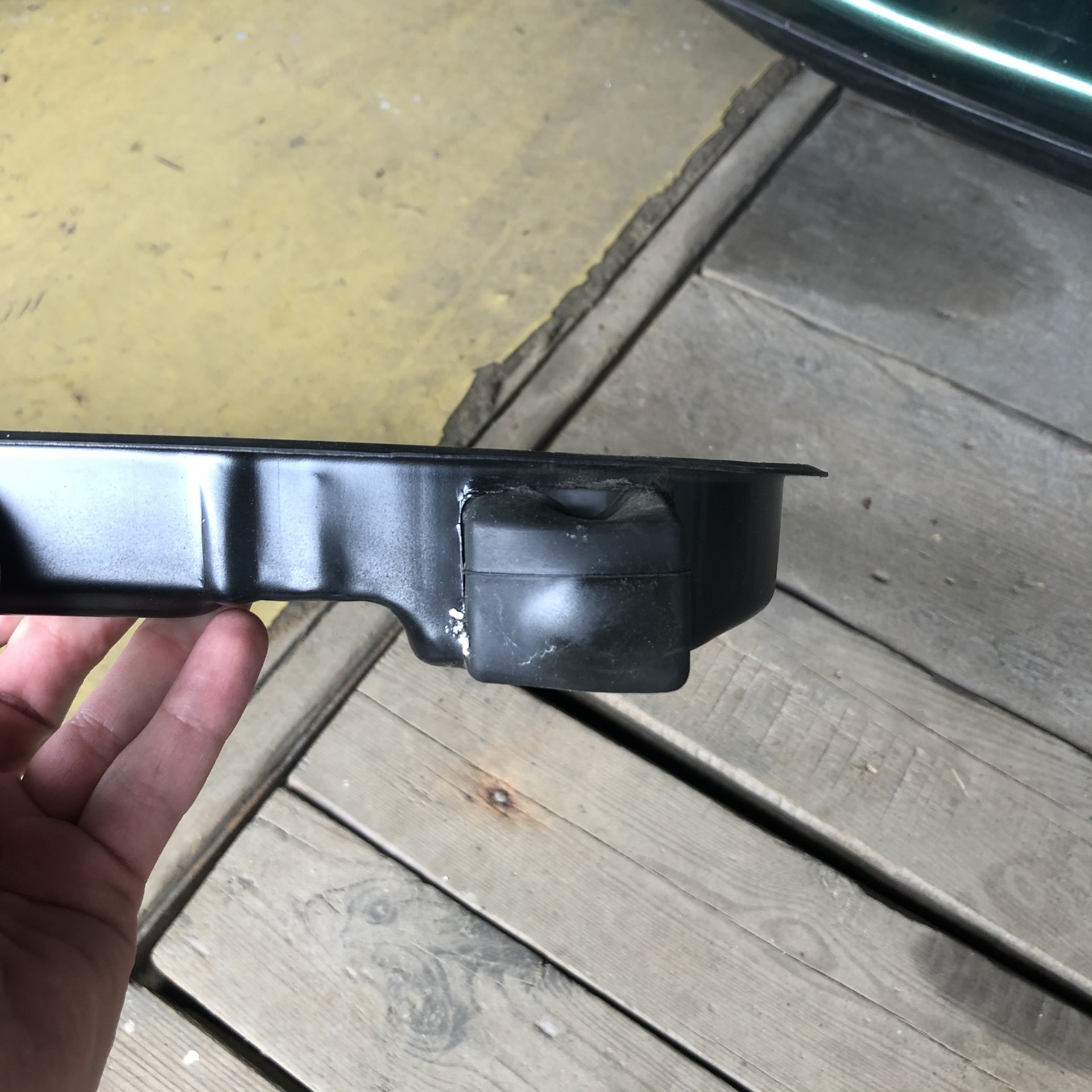 №3. Попытки убрать старый герметик с люка — Renault Clio I, 1,2 л, 1997 ...