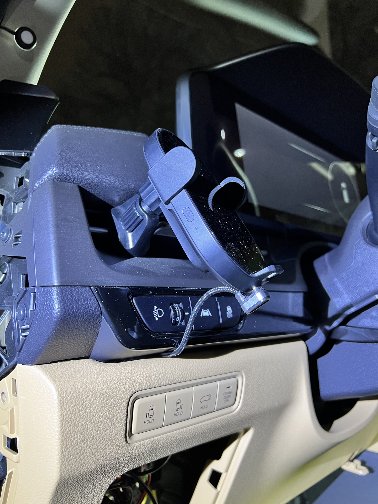 "Держак" для телефона или минус подстаканник — KIA Carnival (4G), 2,2 л ...