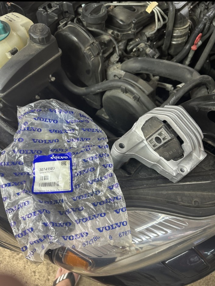 Опоры двигателя хс90 D5 — Volvo XC90 (1G), 2,4 л, 2008 года | запчасти ...