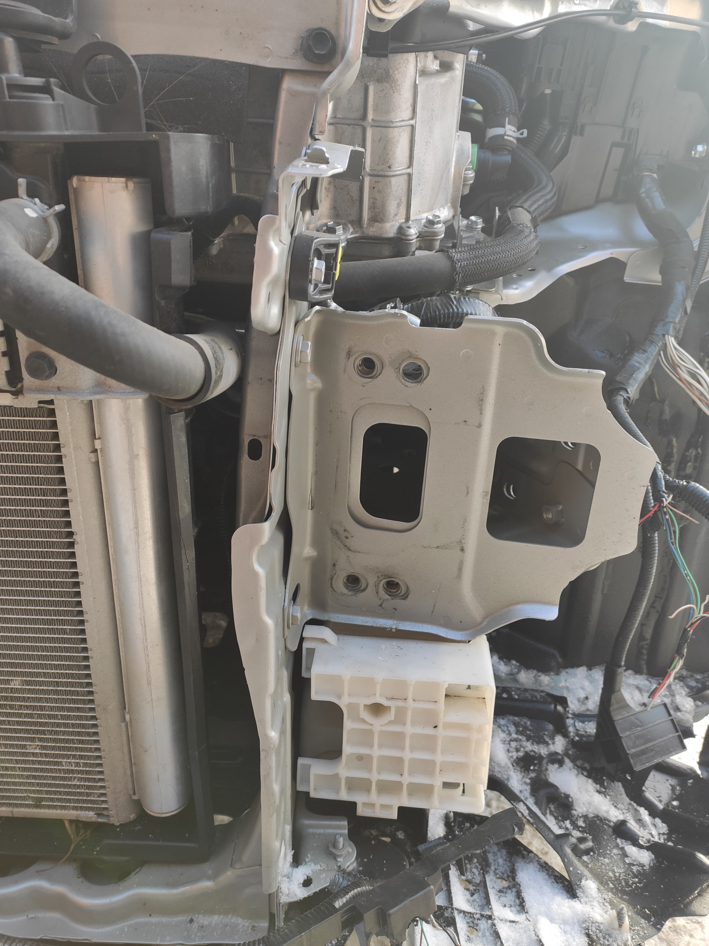 Что за деталь? 53935-47010 — Toyota Prius V, 1,8 л, 2017 года ...