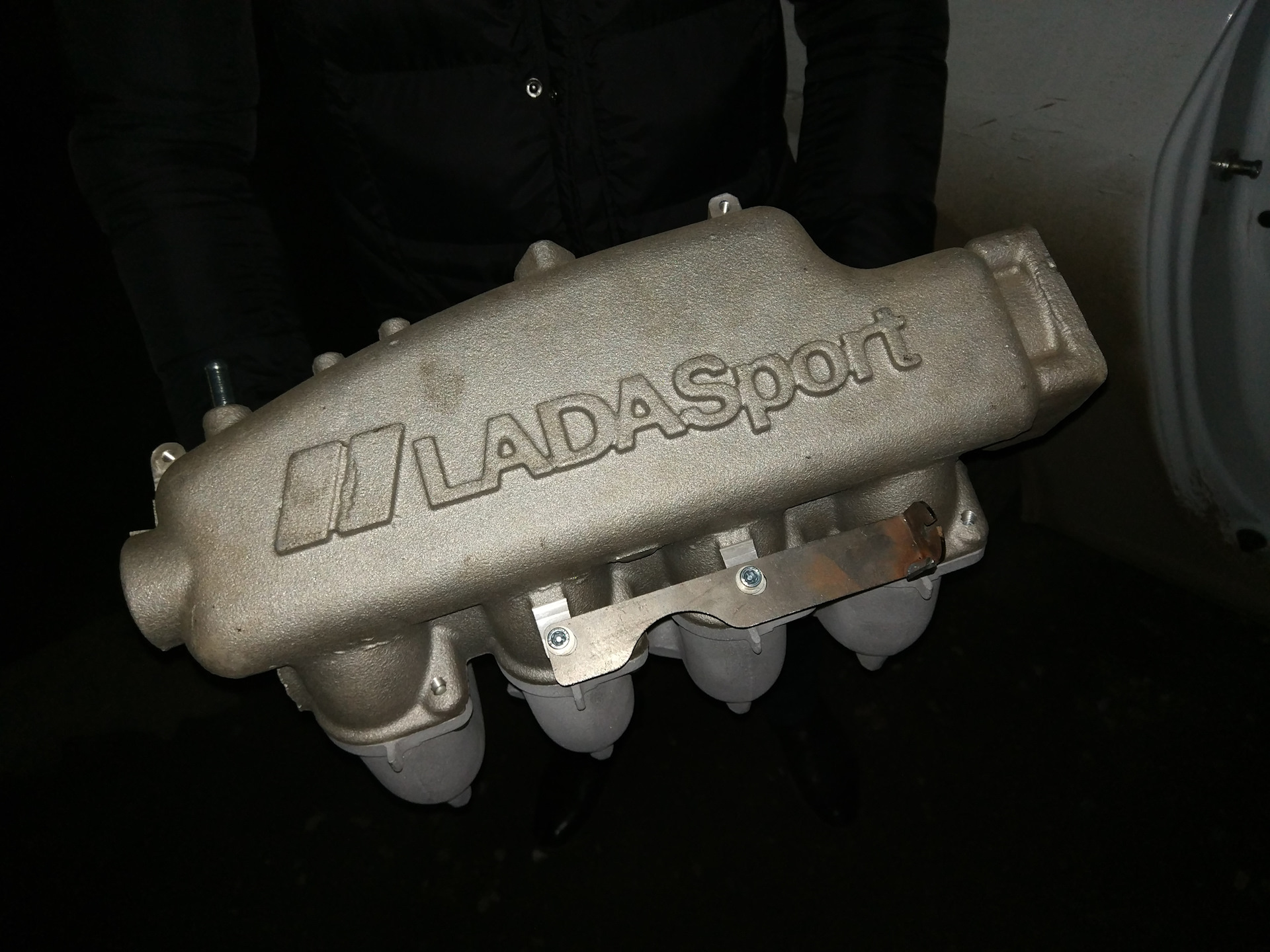 Впускной коллектор: 21126-NFR — Lada Приора седан, 1,6 л, 2008 года ...