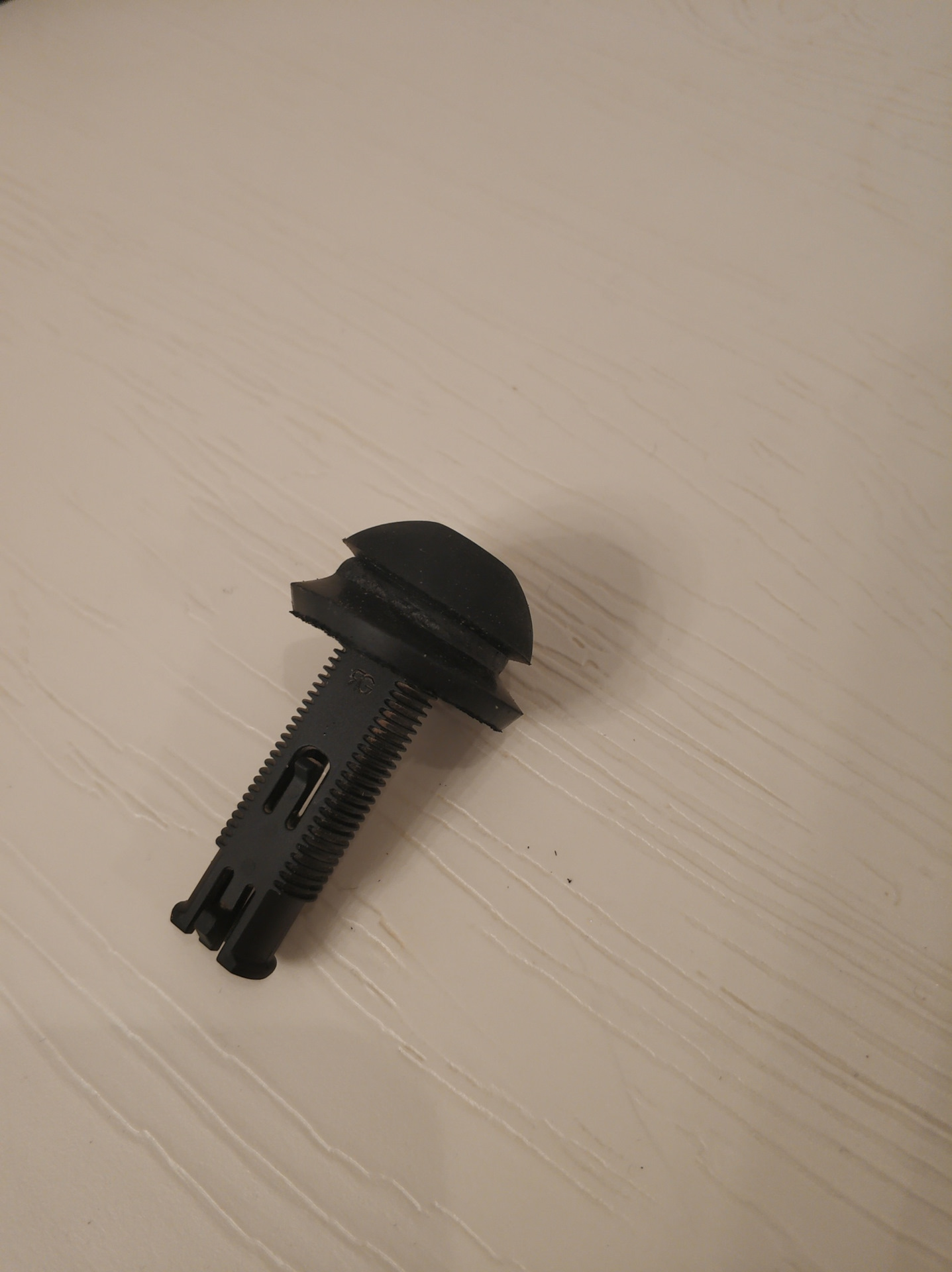 Замена ограничителя задней двери 908782746R — Renault Duster (2G), 1,3 ...