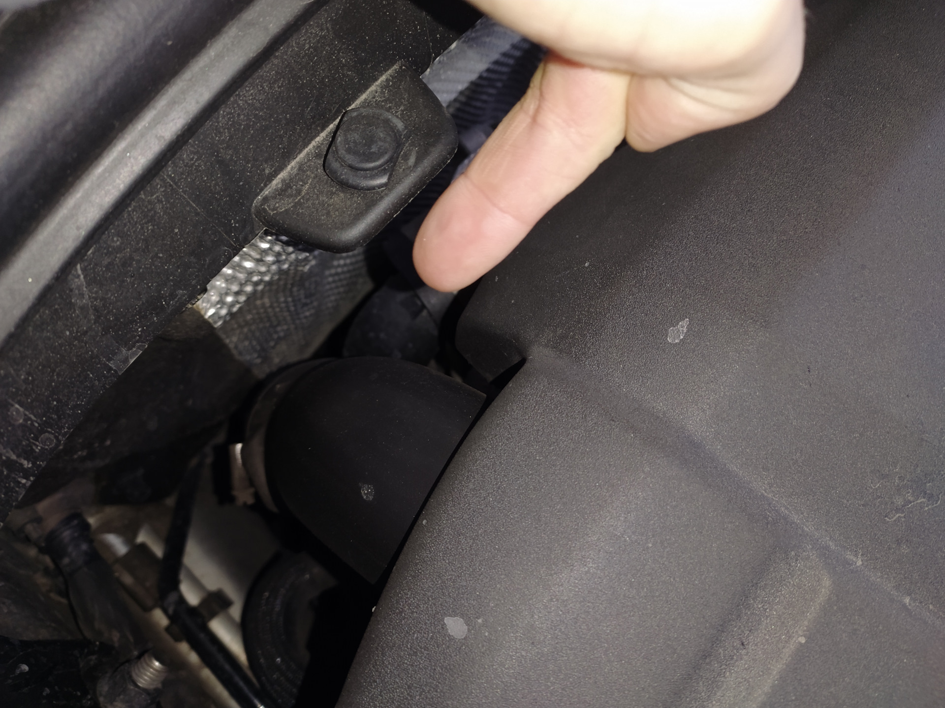 06. ТО140 + замена патрубка 31269238 — Volvo XC70 III, 2,4 л, 2013 года ...