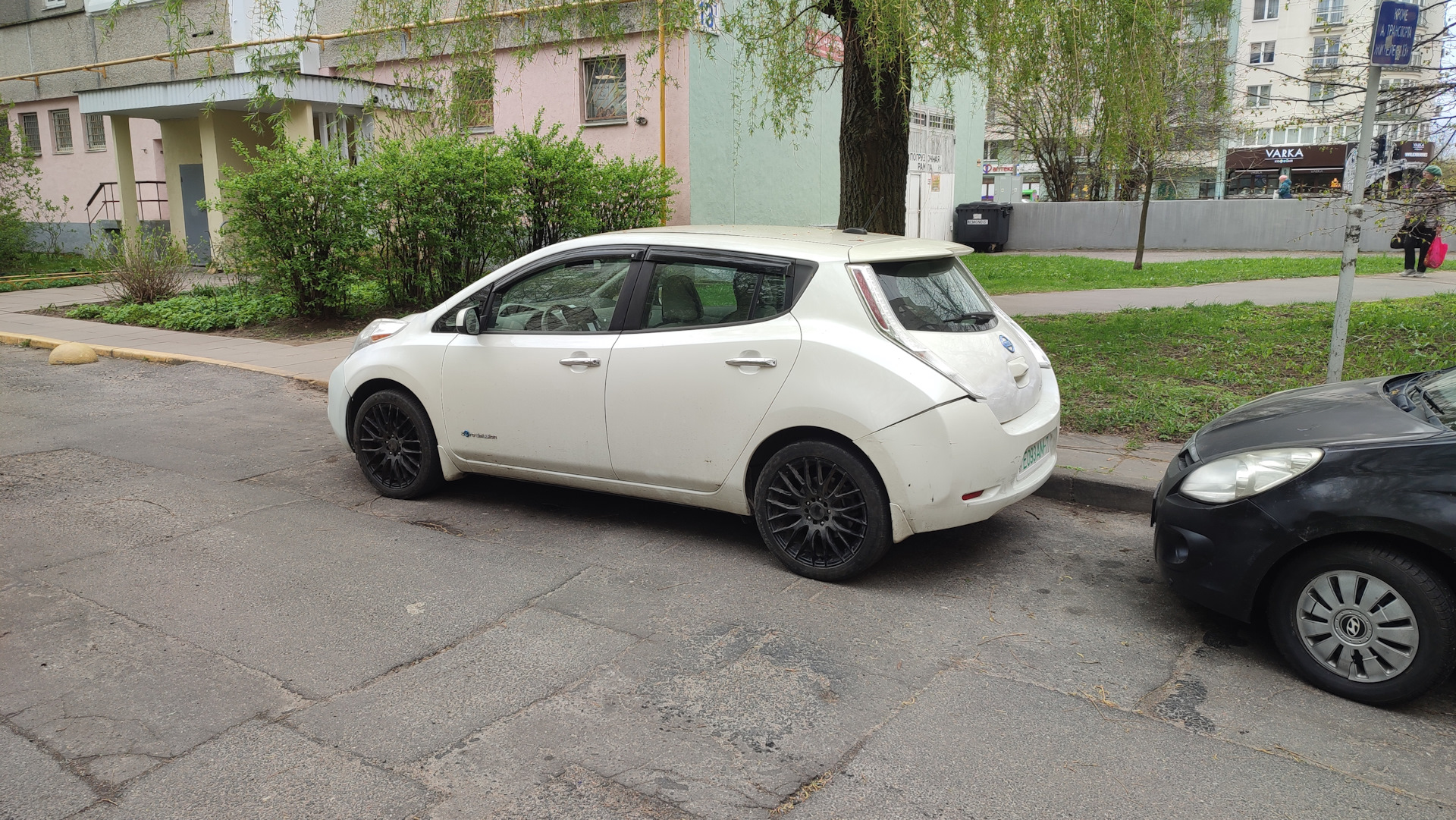 Сравнение R16 vs R18 Nissan Leaf — Nissan Leaf (1G), 2015 года ...