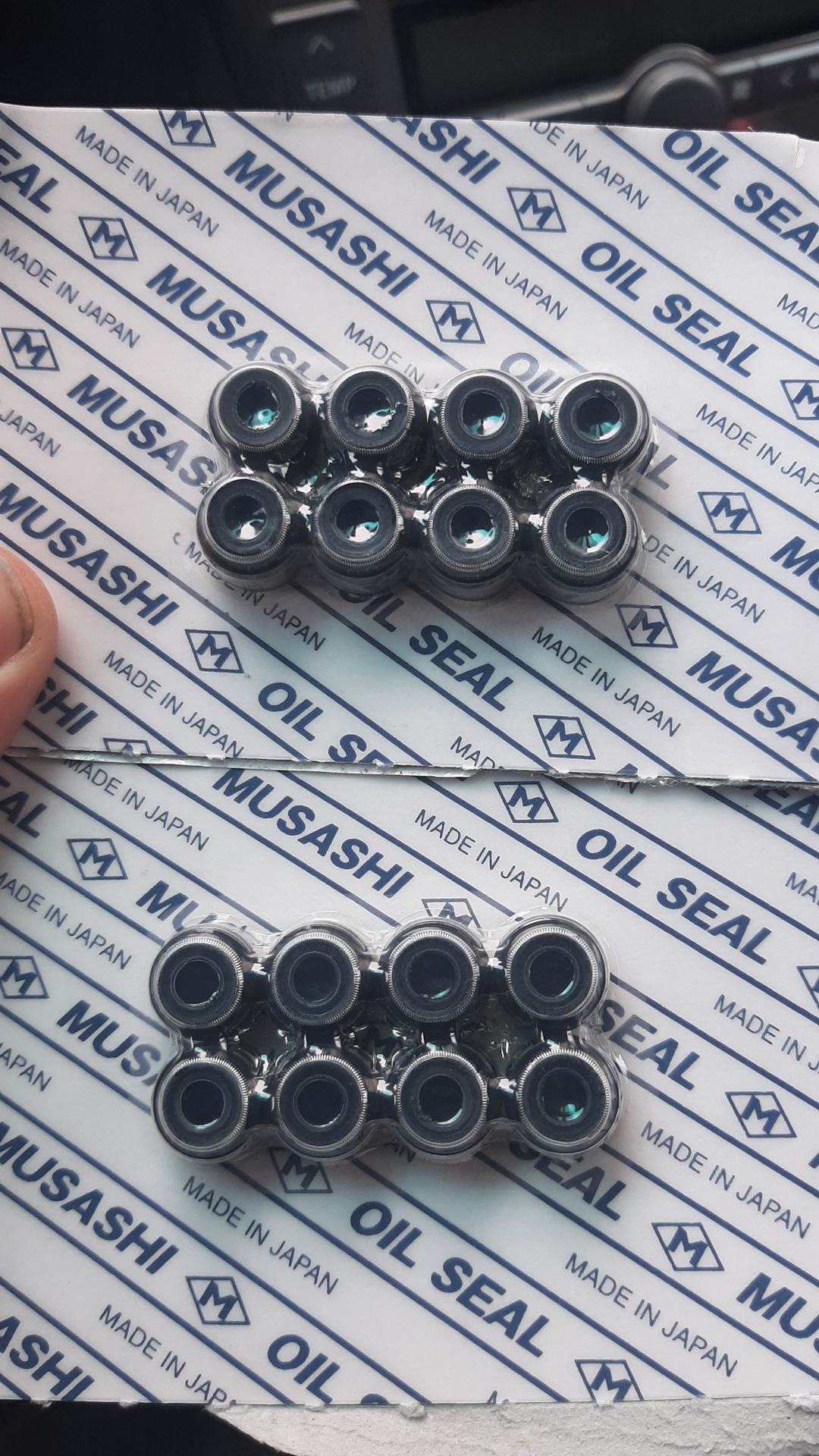 Маслосъемные колпачки — Toyota Avensis II, 1,8 л, 2006 года | своими ...