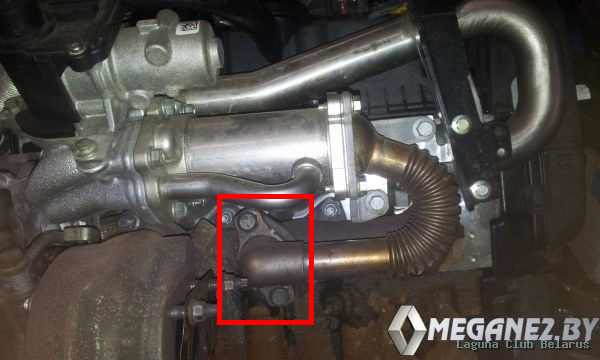 Выхлопные газы под капотом — Renault Laguna III, 2 л, 2010 года ...