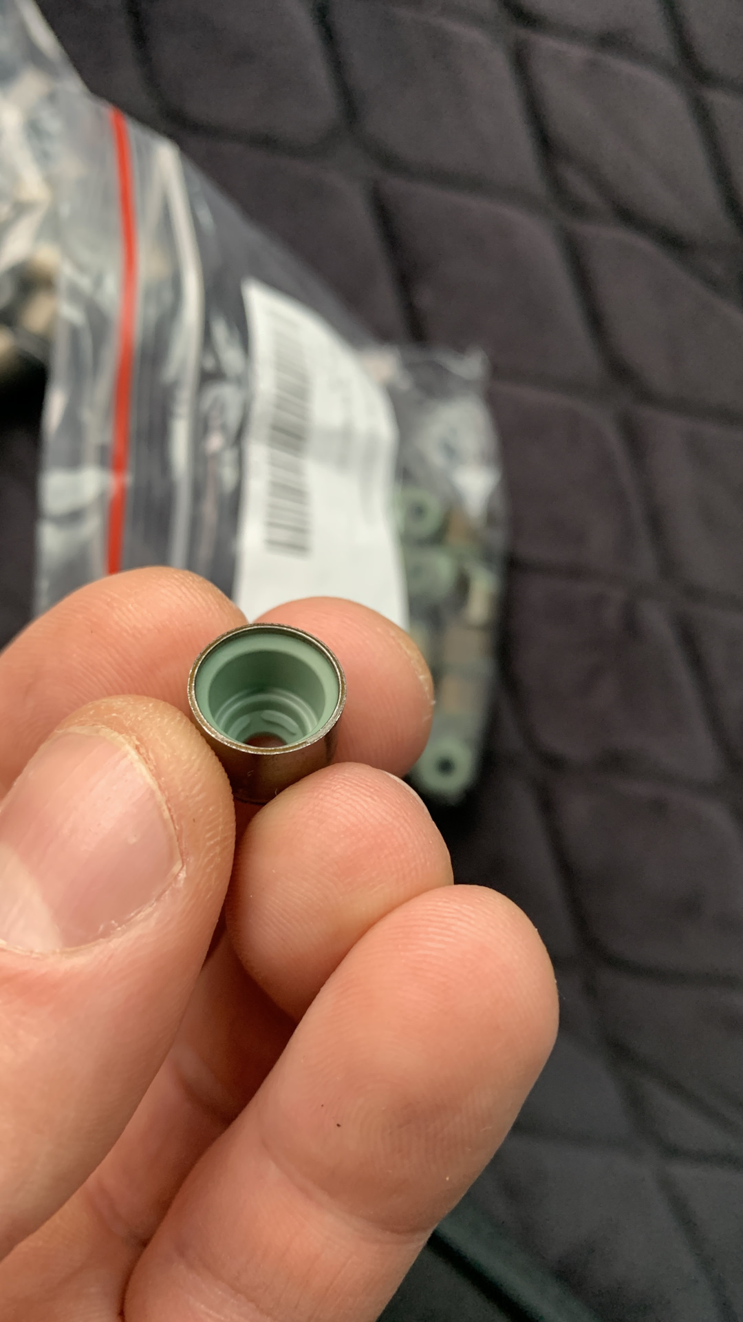 [оригинал vs подделка #9] выпускные маслосъёмные колпачки MD307341 — DRIVE2