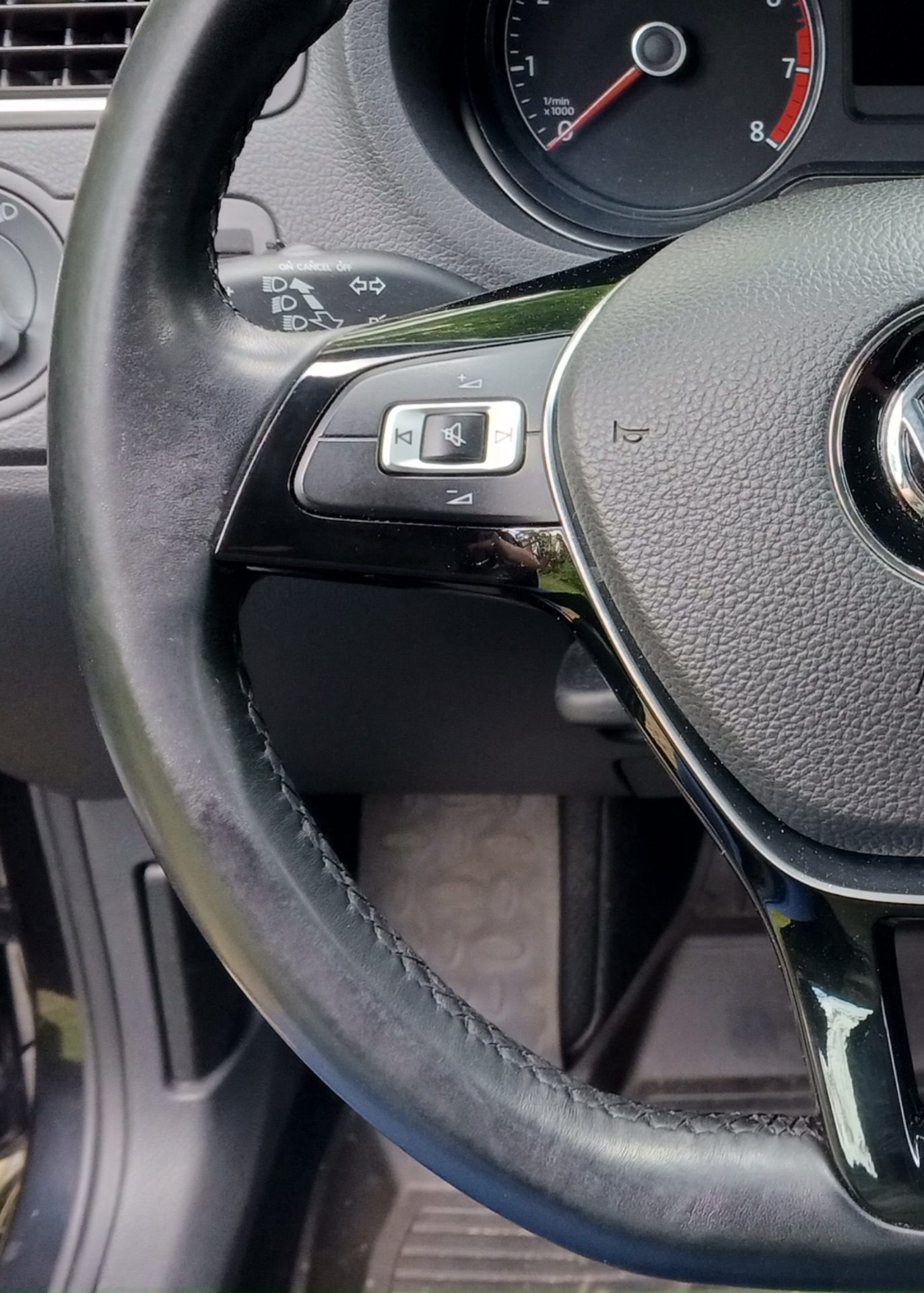 Накладки на педали и площадка отдыха левой ноги VAG (5E1064205 и ...