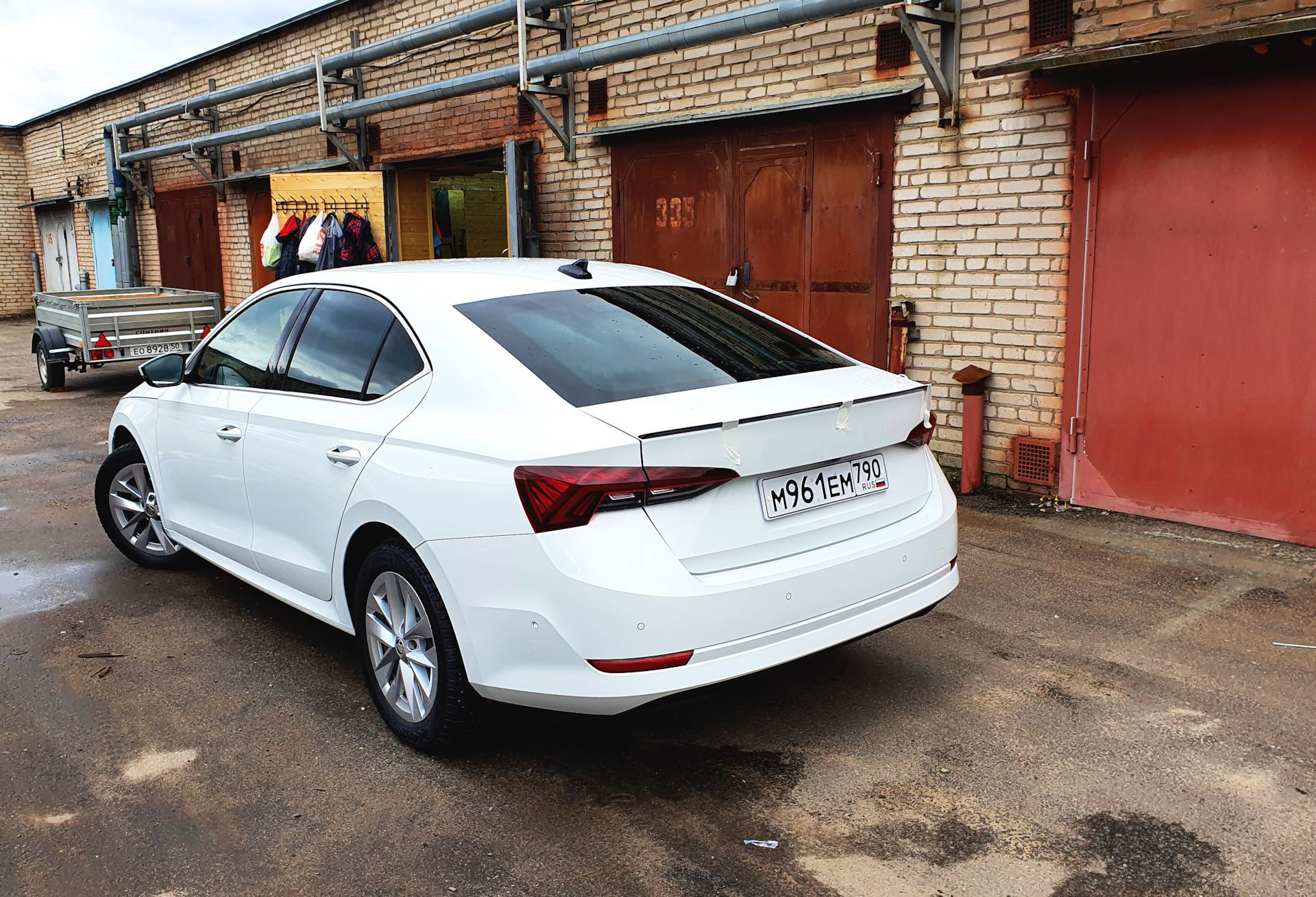 3.Спойлер+черная надпись SKODA — Skoda Octavia A8 Mk4, 1,4 л, 2020 года ...