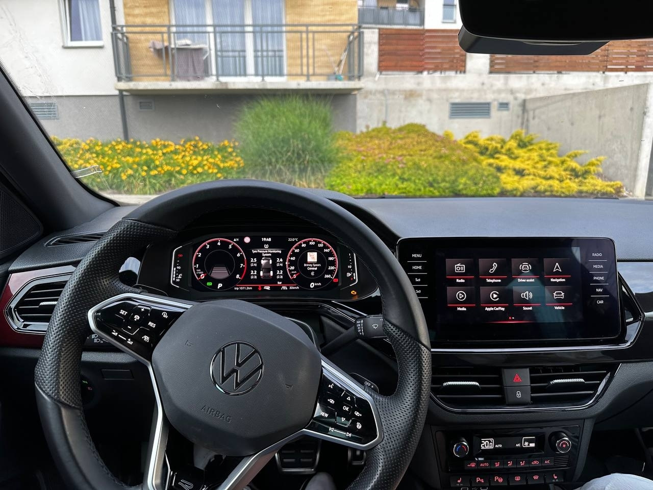 Глюки мультимедиа — Volkswagen Polo liftback, 1,6 л, 2022 года ...