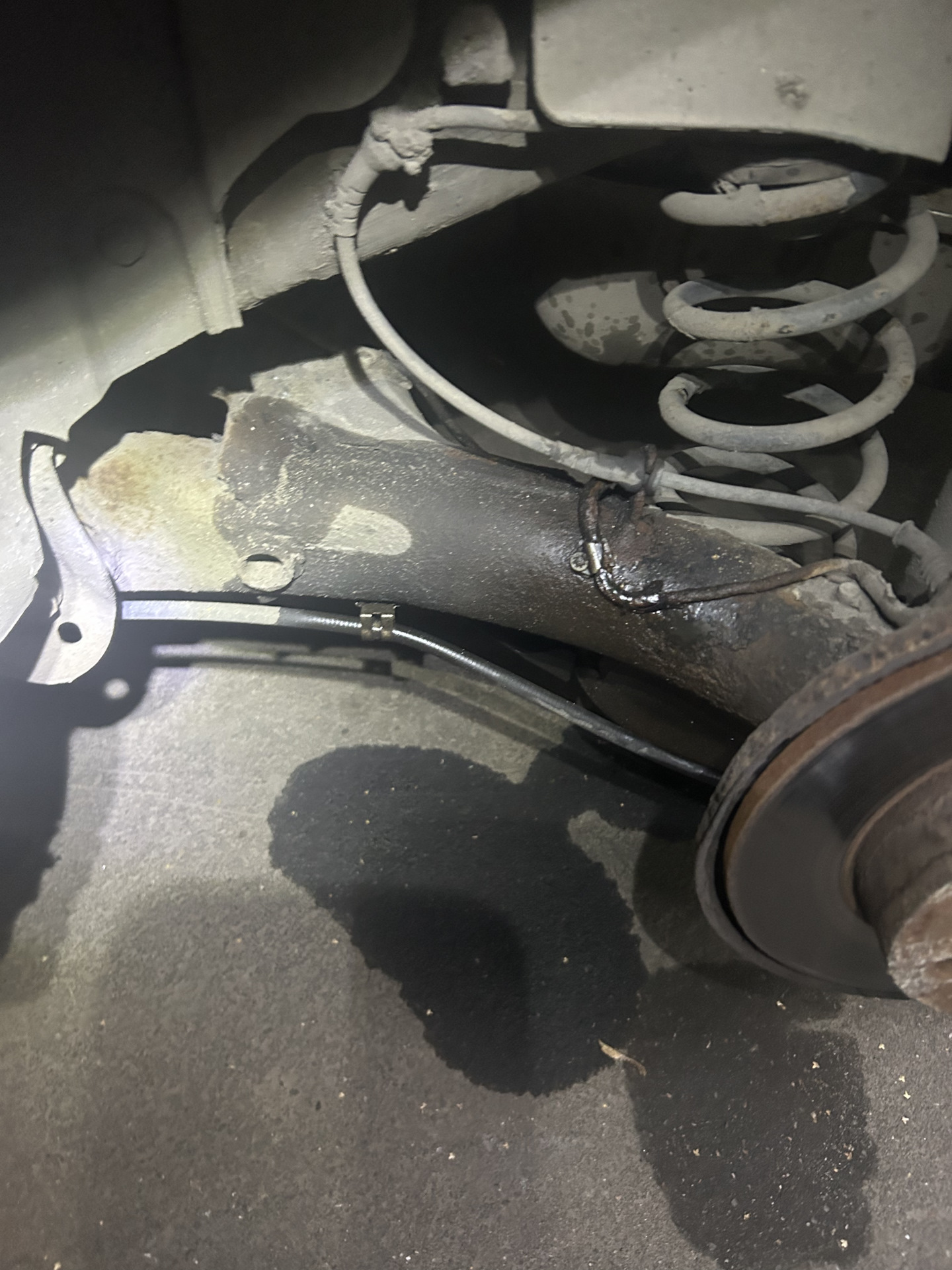 Замена задних тормозных трубок/шлангов ---> TRW — Volkswagen Bora (1G ...