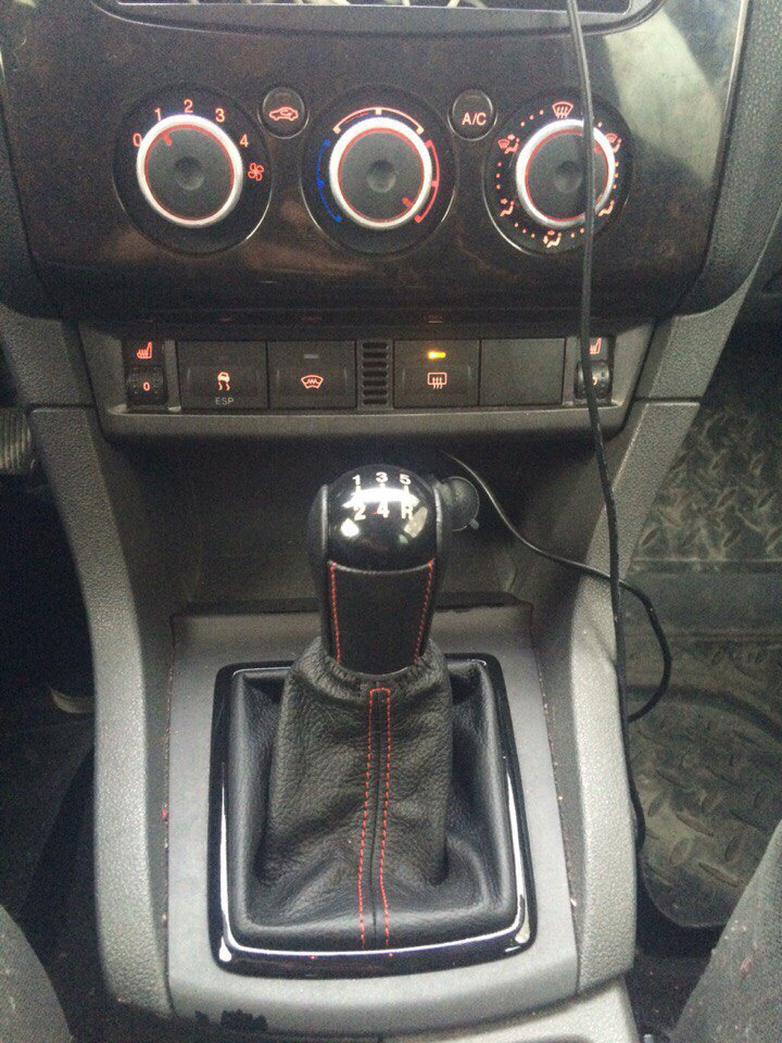 Кожух ручки КПП в кожу — Ford Focus II Hatchback, 1,6 л, 2011 года ...