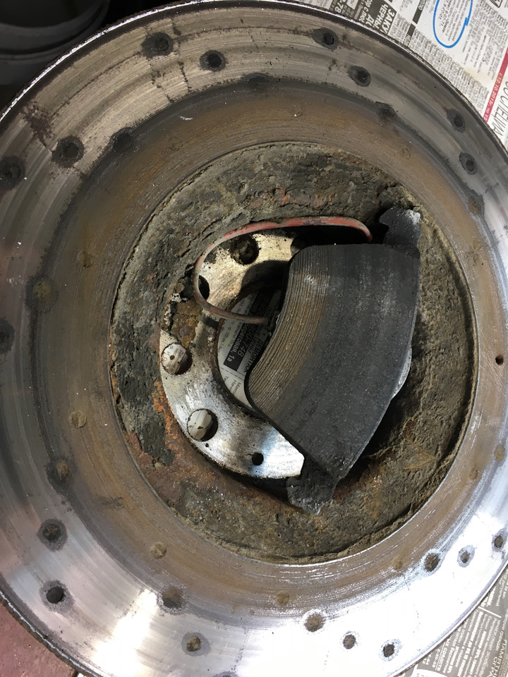 Замена тормозных дисков и колодок — Audi A4 (B7), 2 л, 2006 года ...