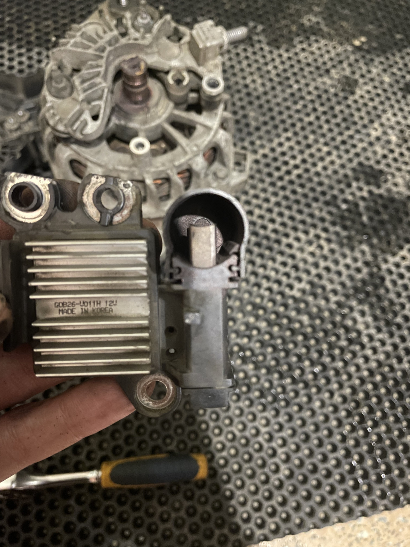 Лампа АКБ или ошибка P0626 — KIA Cerato (2G), 1,6 л, 2010 года ...