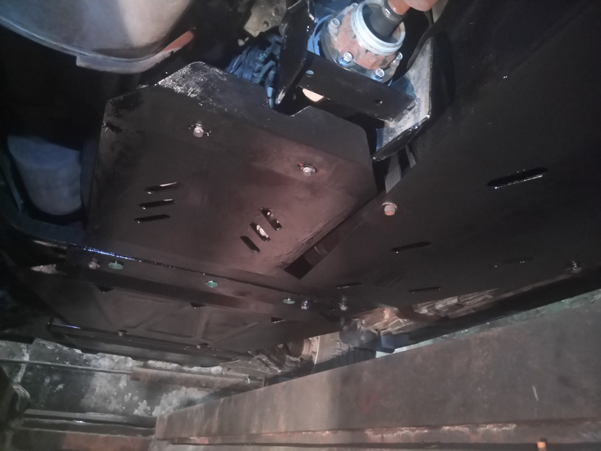 Замена патрубка вентиляции картерных газов — Mitsubishi Pajero (4G), 3 ...