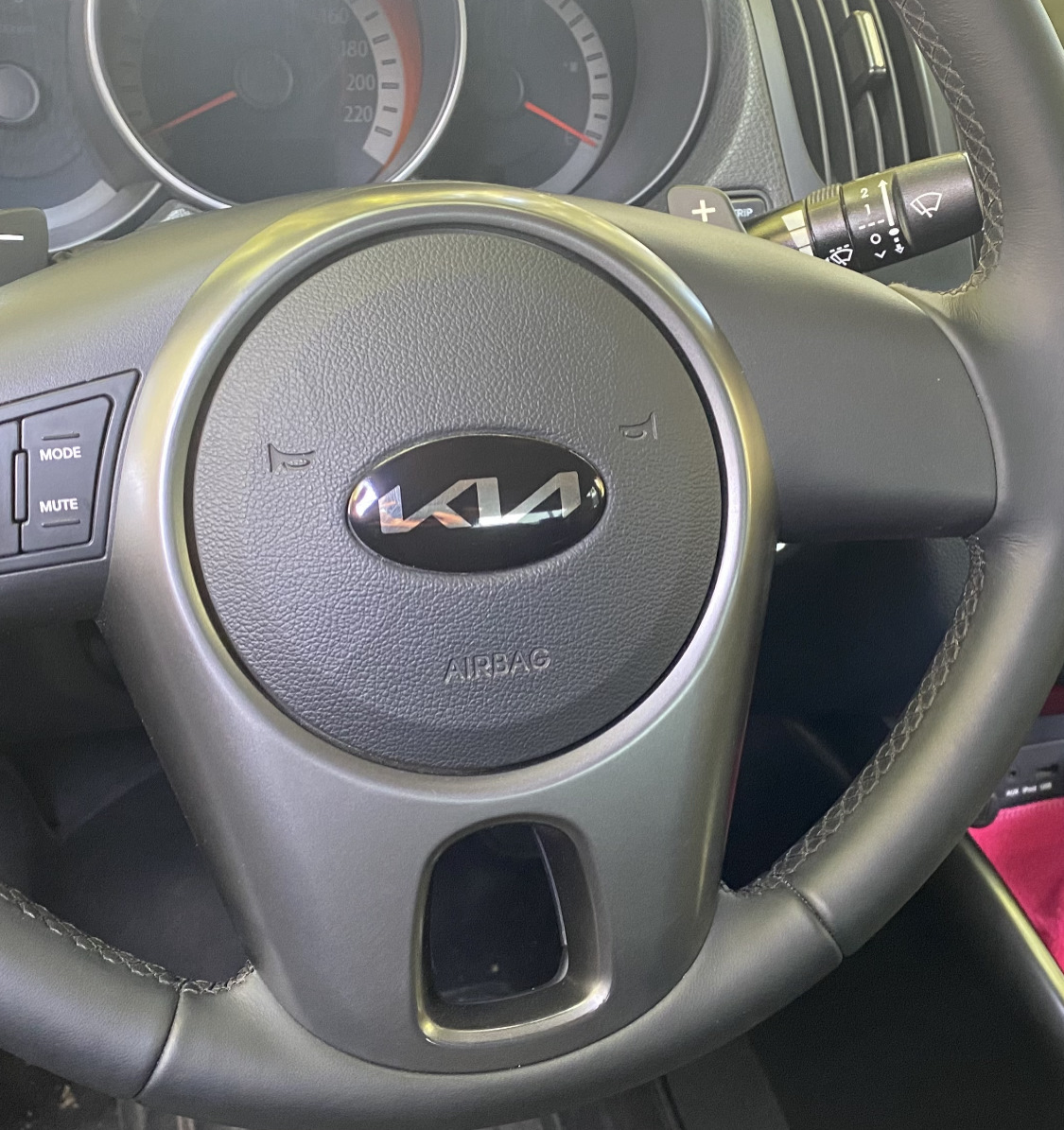 16. Шильдик КИА — KIA Cerato (2G), 1,6 л., 2010 года | наблюдение | DRIVE2