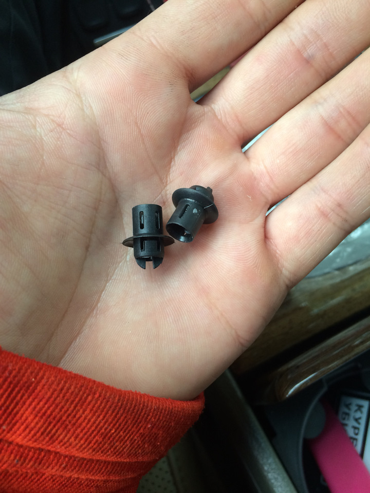 Клипсы уголка зеркал (временная запись) — Volvo XC90 (1G), 2,4 л, 2008 ...