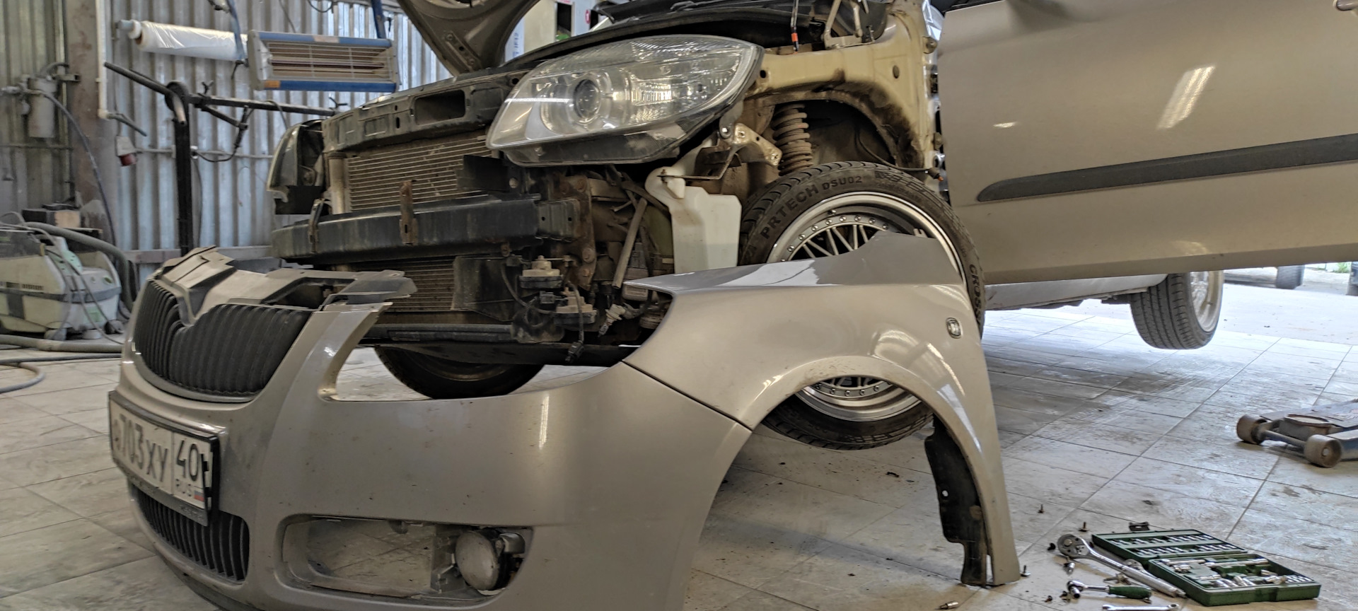 Крепление бампера к крылу — Skoda Fabia Mk2, 1,2 л, 2012 года ...