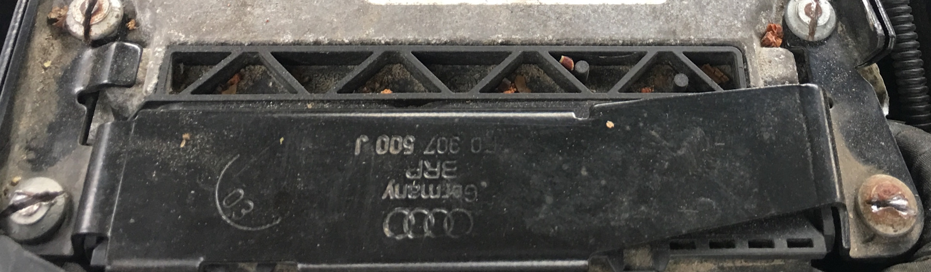 24. Установил крепление ЭБУ двигателя — Audi Q7 (1G), 4,2 л, 2008 года | запчасти | DRIVE2