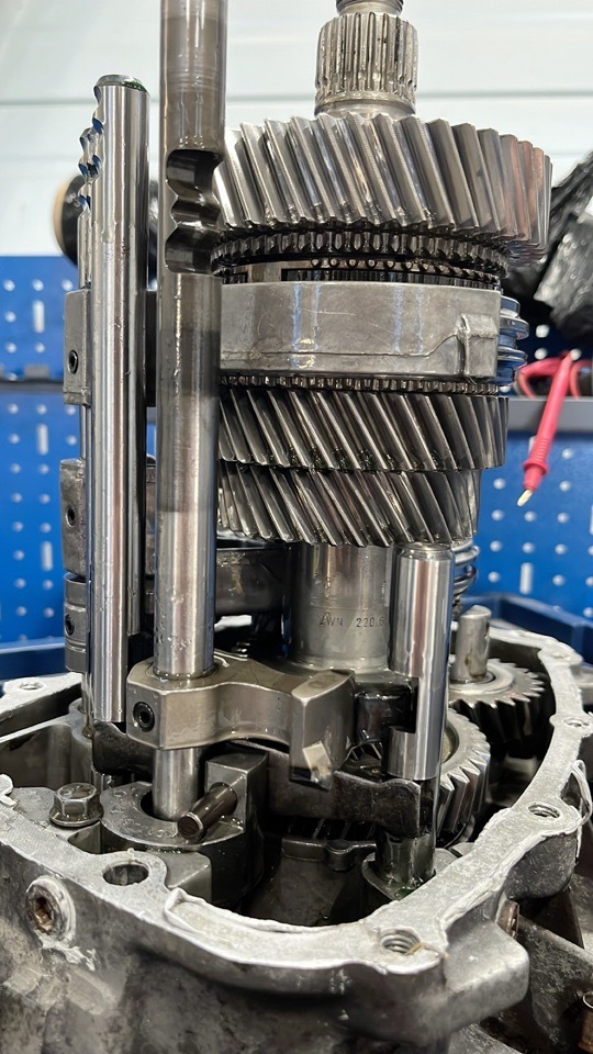 Разборка мкпп getrag 220 Часть 1 — BMW 5 series (E34), 2 л, 1992 года ...