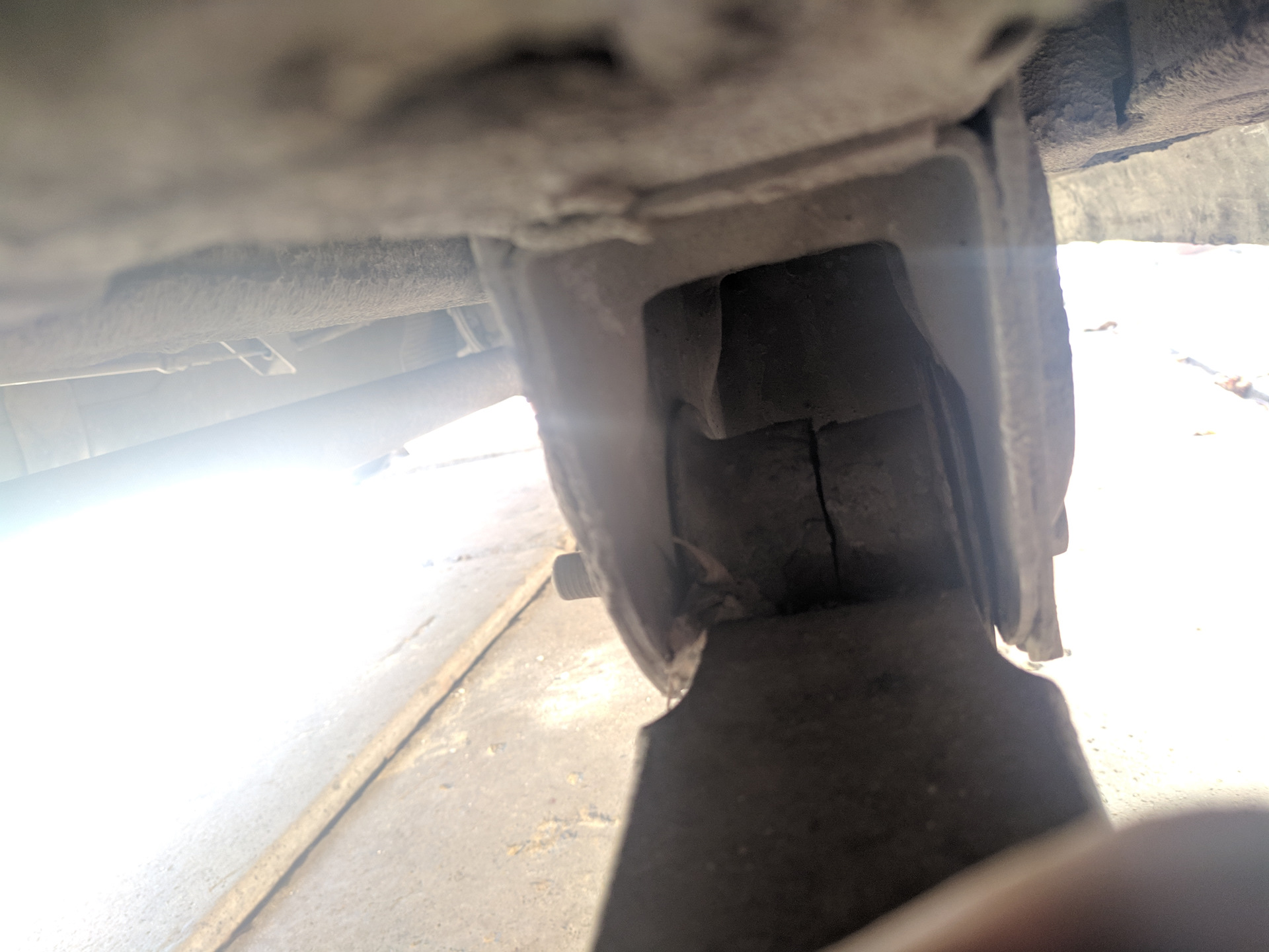 Замена листов рессор — Ford Transit (7G), 2,2 л, 2011 года | запчасти ...