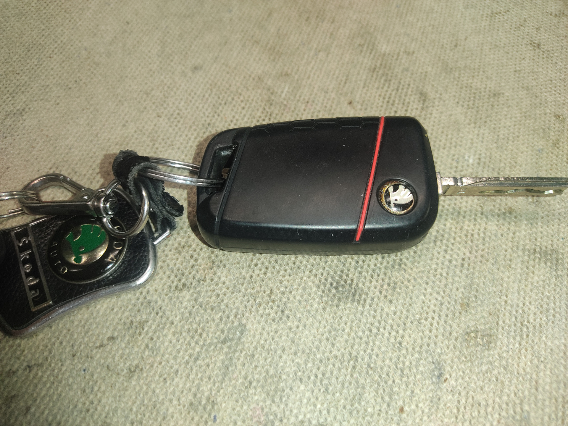 Оригинальный чехол ключа VAG (000087012ALGCA) — Skoda Rapid (2G), 1,6 л ...