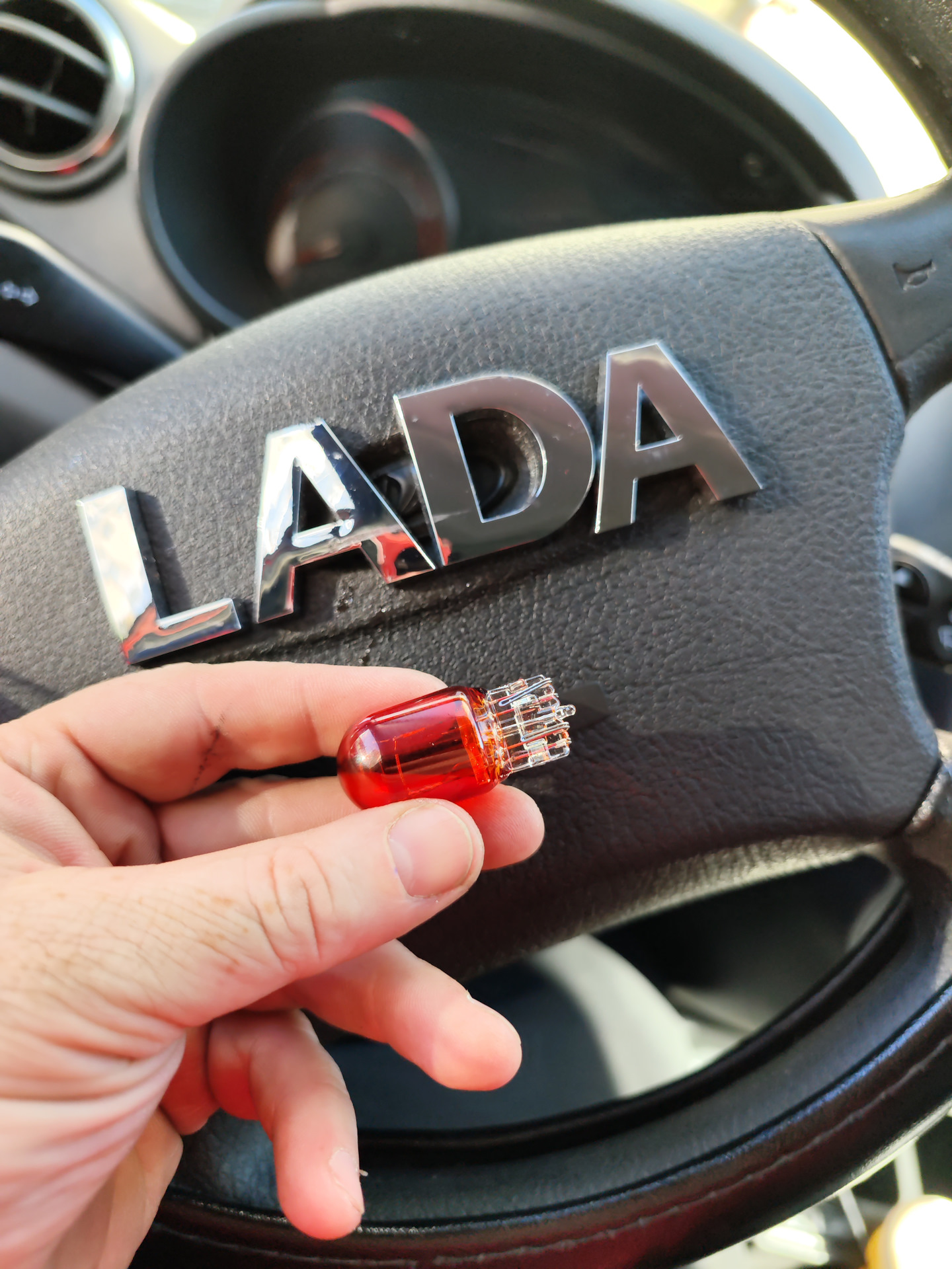 Рыжие габаритные лампы, они же ДХО. — Lada Гранта Cross, 1,6 л, 2022 ...