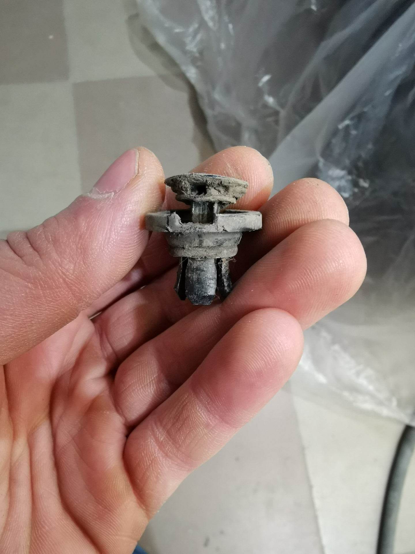 Ищу клипсу порога — Subaru Forester (SG), 2 л, 2006 года | запчасти ...