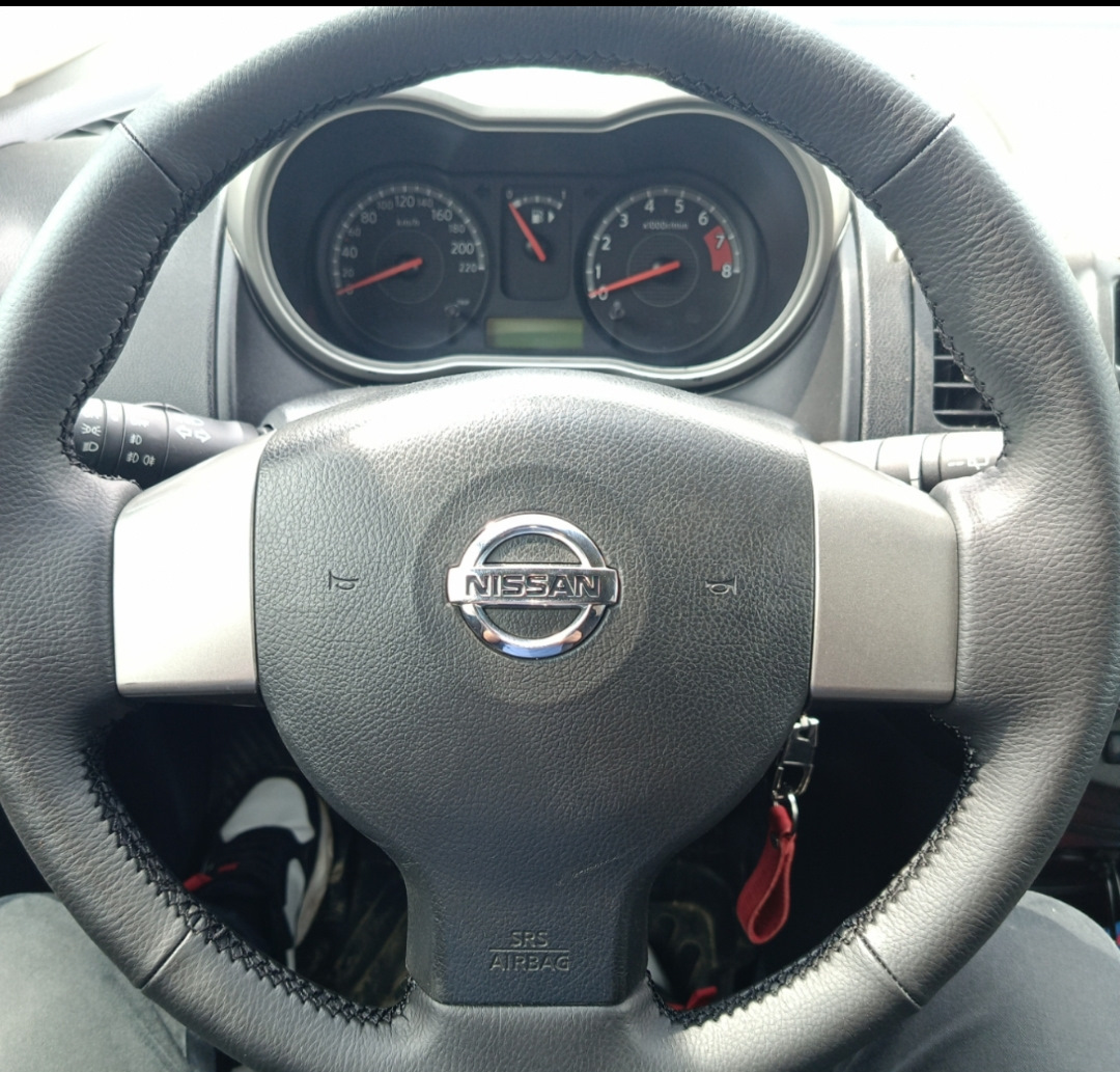 Накладка на руль — Nissan Note (1G), 1,5 л., 2007 года | аксессуары ...
