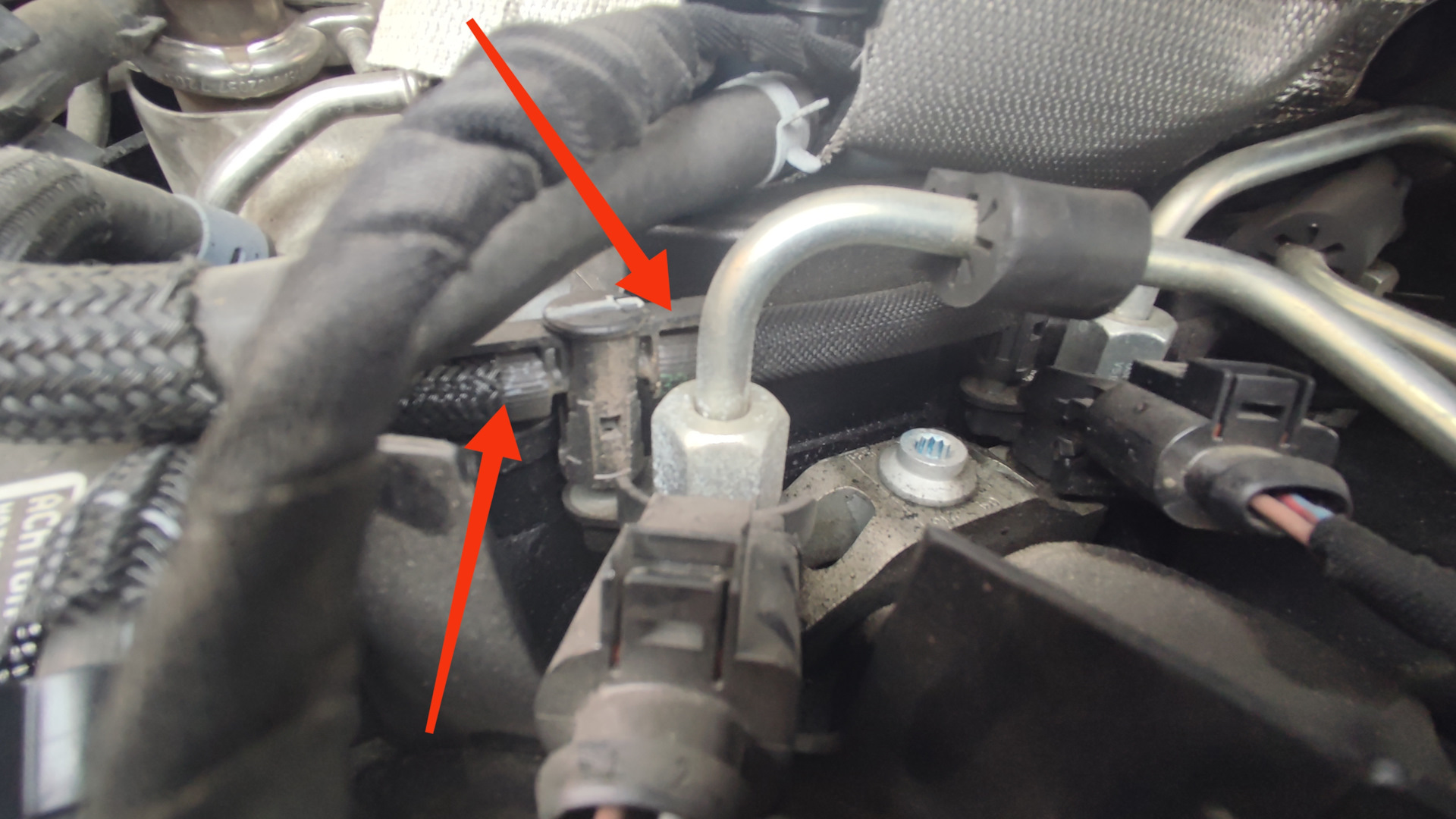 Сорвало шланг обратки форсунок. — Volkswagen Passat Variant (B8), 2 л ...