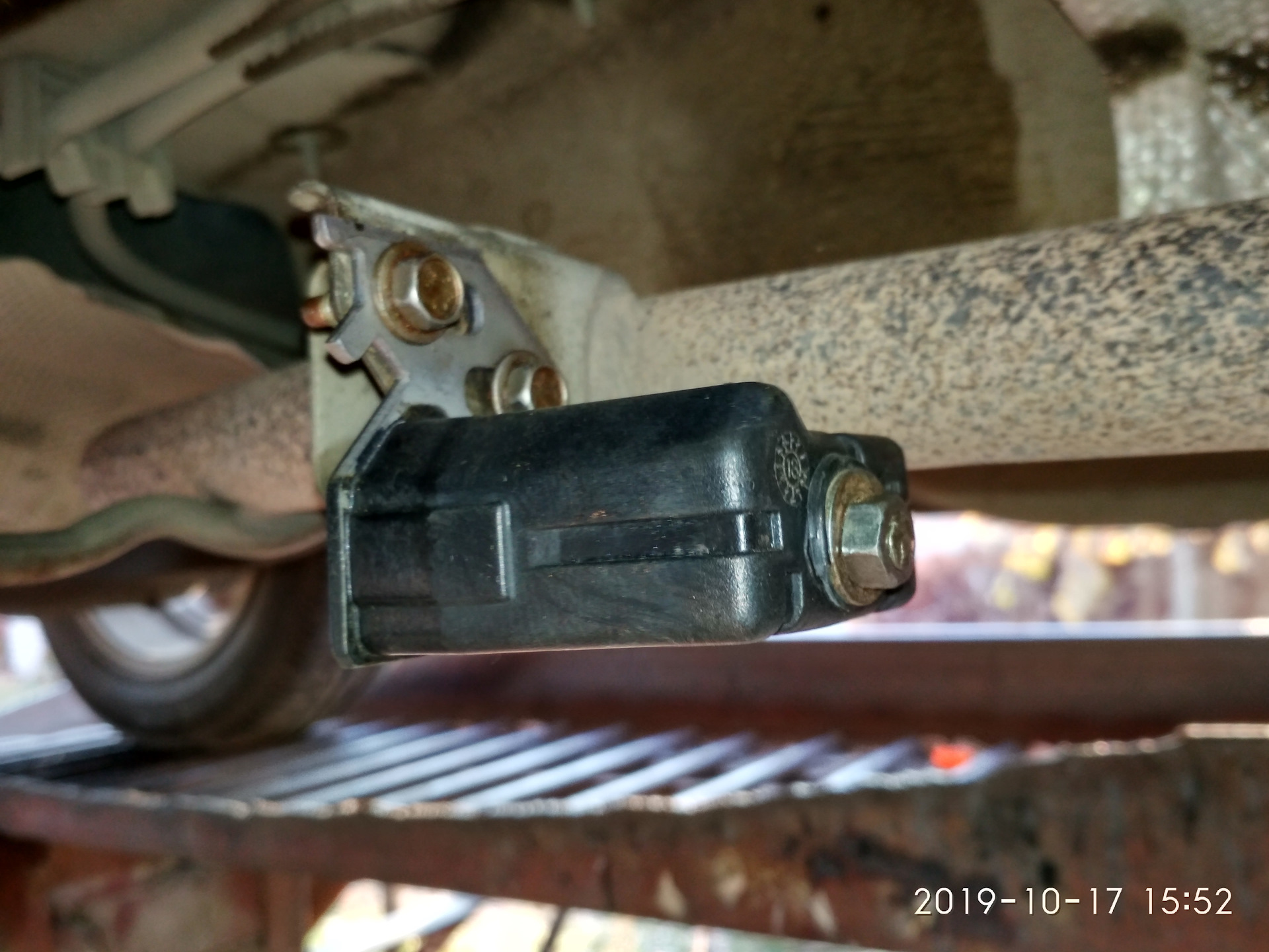 Вибрация выхлопной трубы — Renault Logan (2G), 1,6 л, 2016 года ...