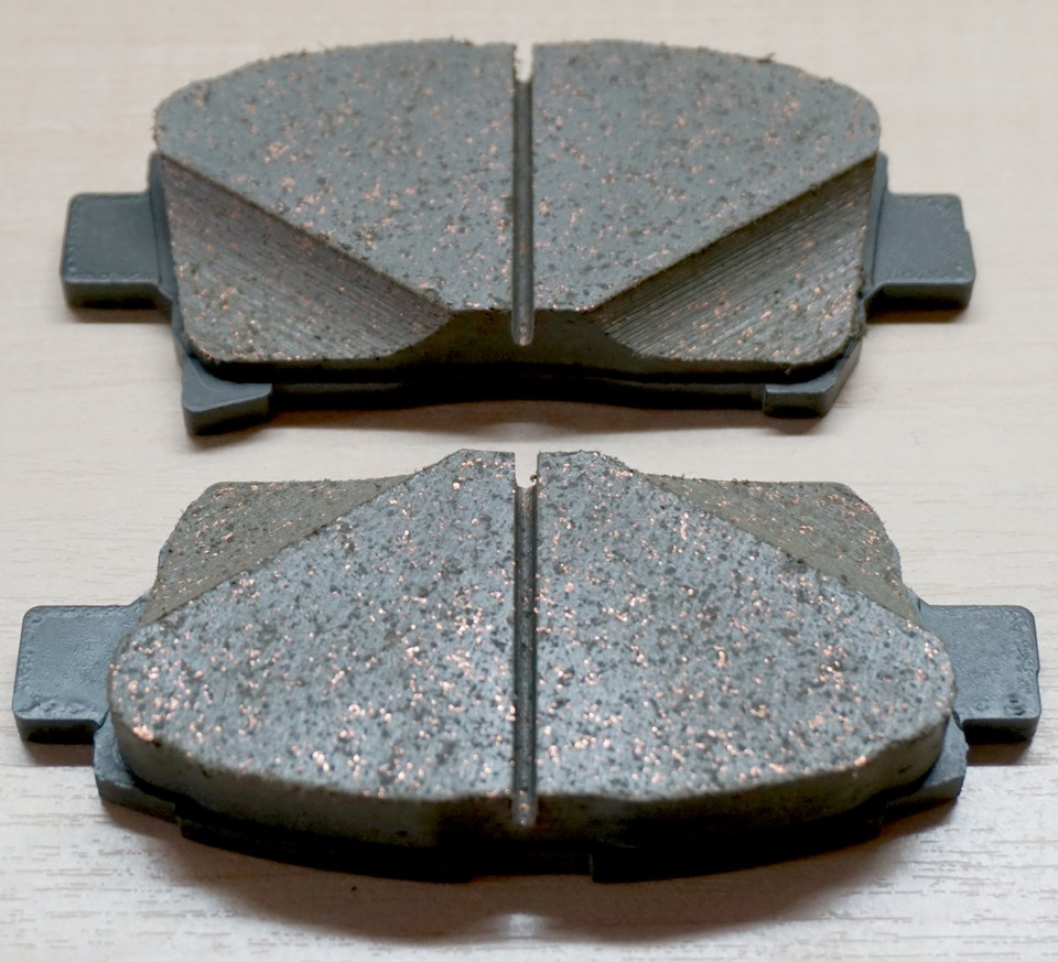 Вкорячил взад диски Bosch+ колодки Advics, теперь такой конфиг вкруг ...