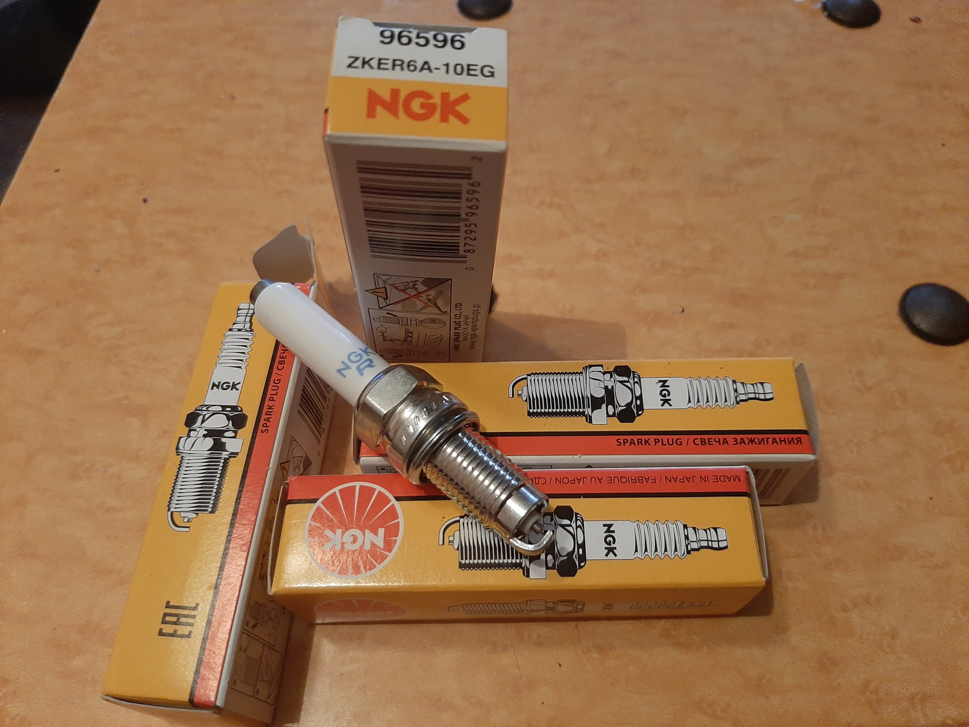 Замена свечей зажигания. BOSCH 0241135520 — Skoda Octavia A7 Mk3, 1,6 л ...