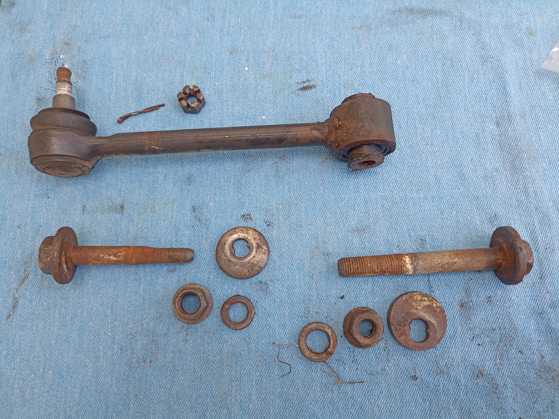 Замена развальных болтов и сайлентблоков — KIA Ceed (2G), 1,6 л, 2017 ...