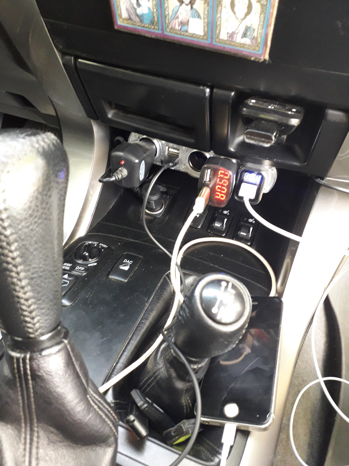 Установка USB — Toyota Land Cruiser Prado 120-series, 3 л, 2008 года ...