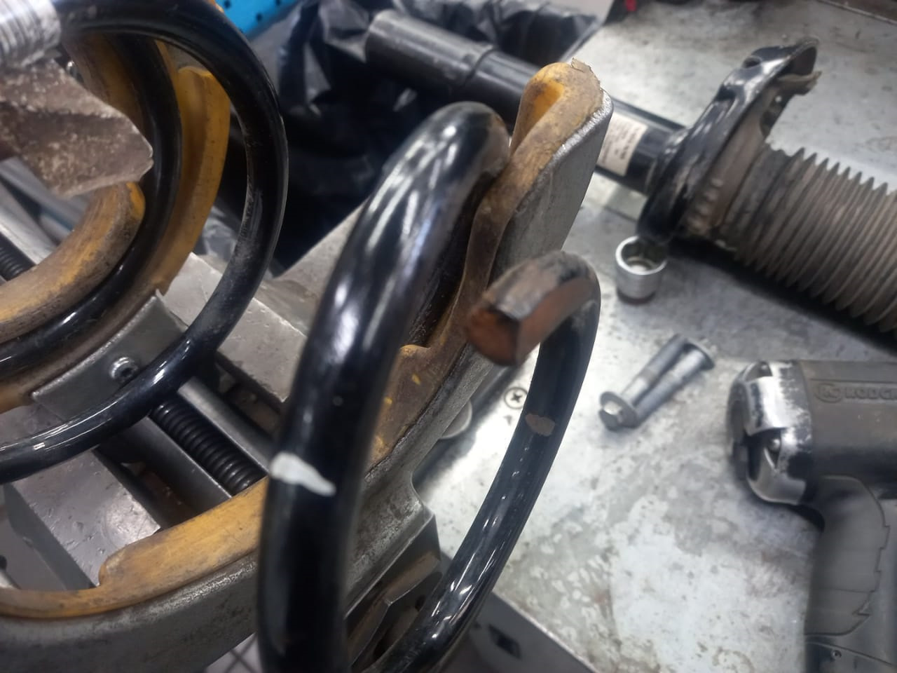 Щелчки опорных подшипников (часть 1) — Volvo XC40, 2 л, 2021 года ...